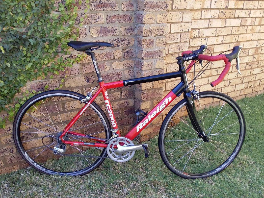 Raleigh RC2000, 50cm Medium Compact Frame | Road Bikes | Bike Hub
