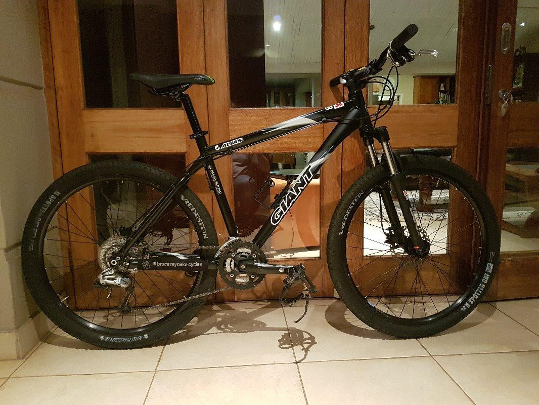 Giant Alias 26er L | Hardtail Mountain Bikes | Bike Hub