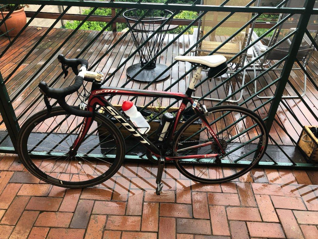 Scott Addict R2 For Sale | Road Bikes | Bike Hub