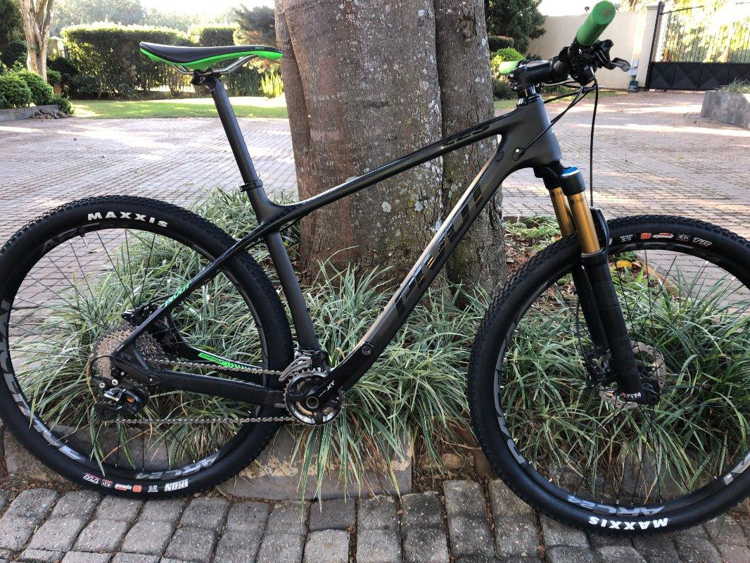 Pivot LES Large Full Carbon - LIKE NEW | Hardtail Mountain Bikes | Bike Hub