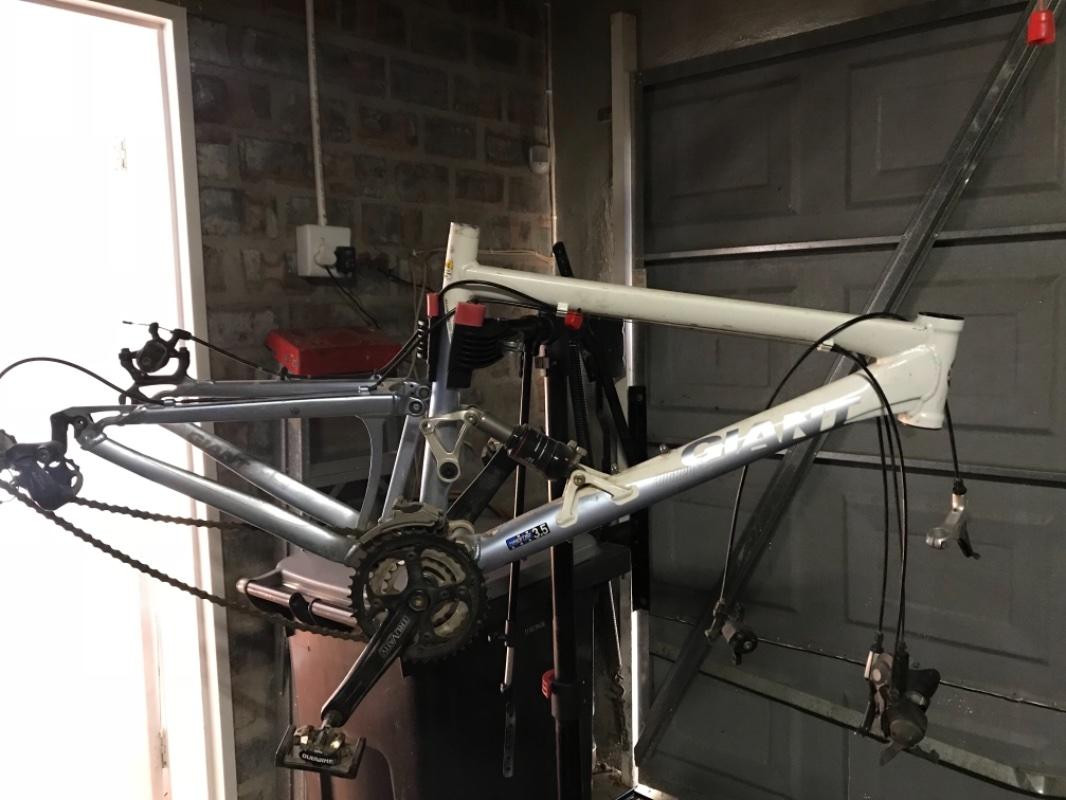 GIANT ANTHEM S MEDIUM FRAME WITH COMPONENTS | Dual Suspension Mountain ...