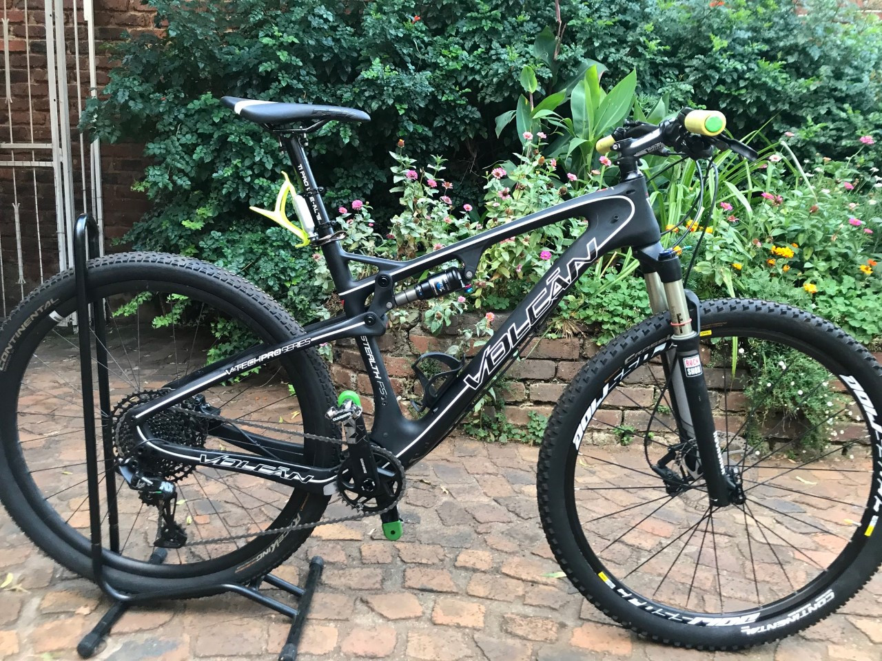 29er Volcan Carbon Stealth (L) URGENT SALE | Dual Suspension Mountain ...