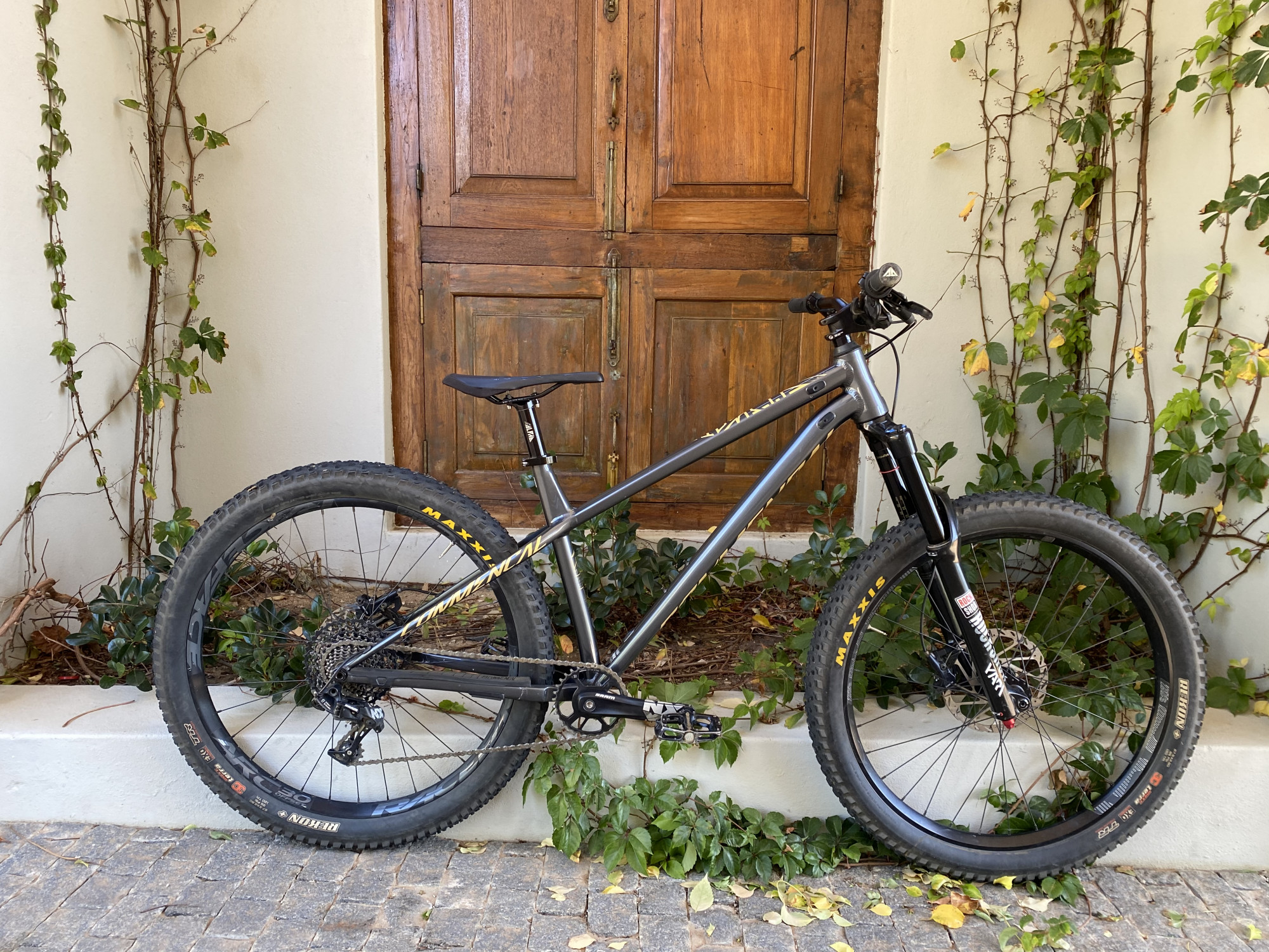 Commencal meta ht am essential | Hardtail Mountain Bikes | Bike Hub