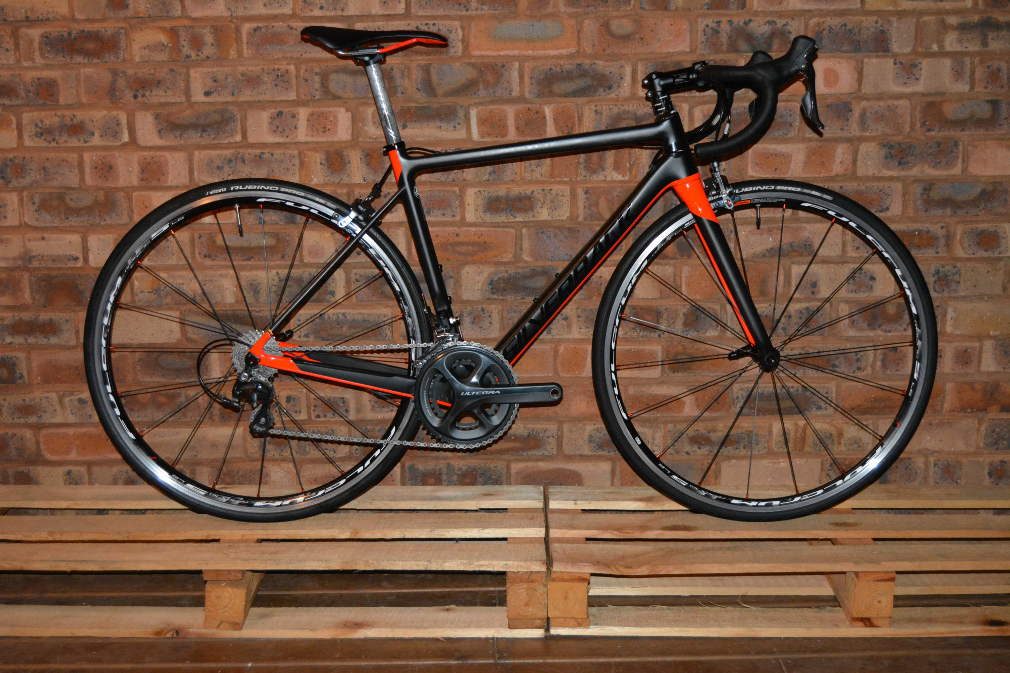 Silverback Sirelli 2.0 - Full Carbon - Ultegra 11 | Road Bikes | Bike Hub