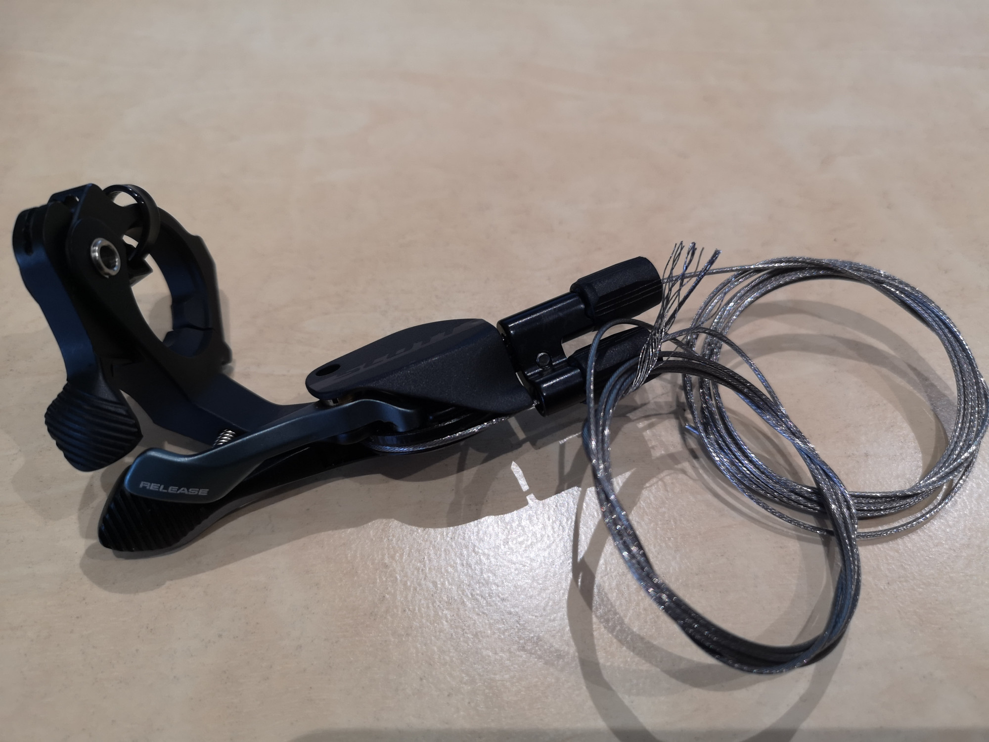 Scott TwinLoc lockout + dropper lever | Mountain Bike Forks | Bike Hub