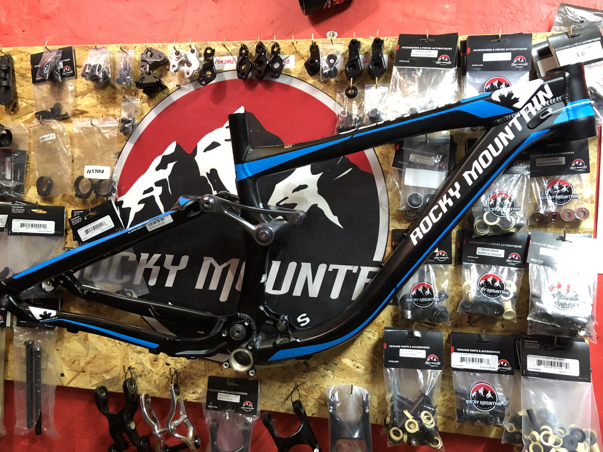 Rocky Mountain DH/ Enduro | Downhill Bike Frames | Bike Hub