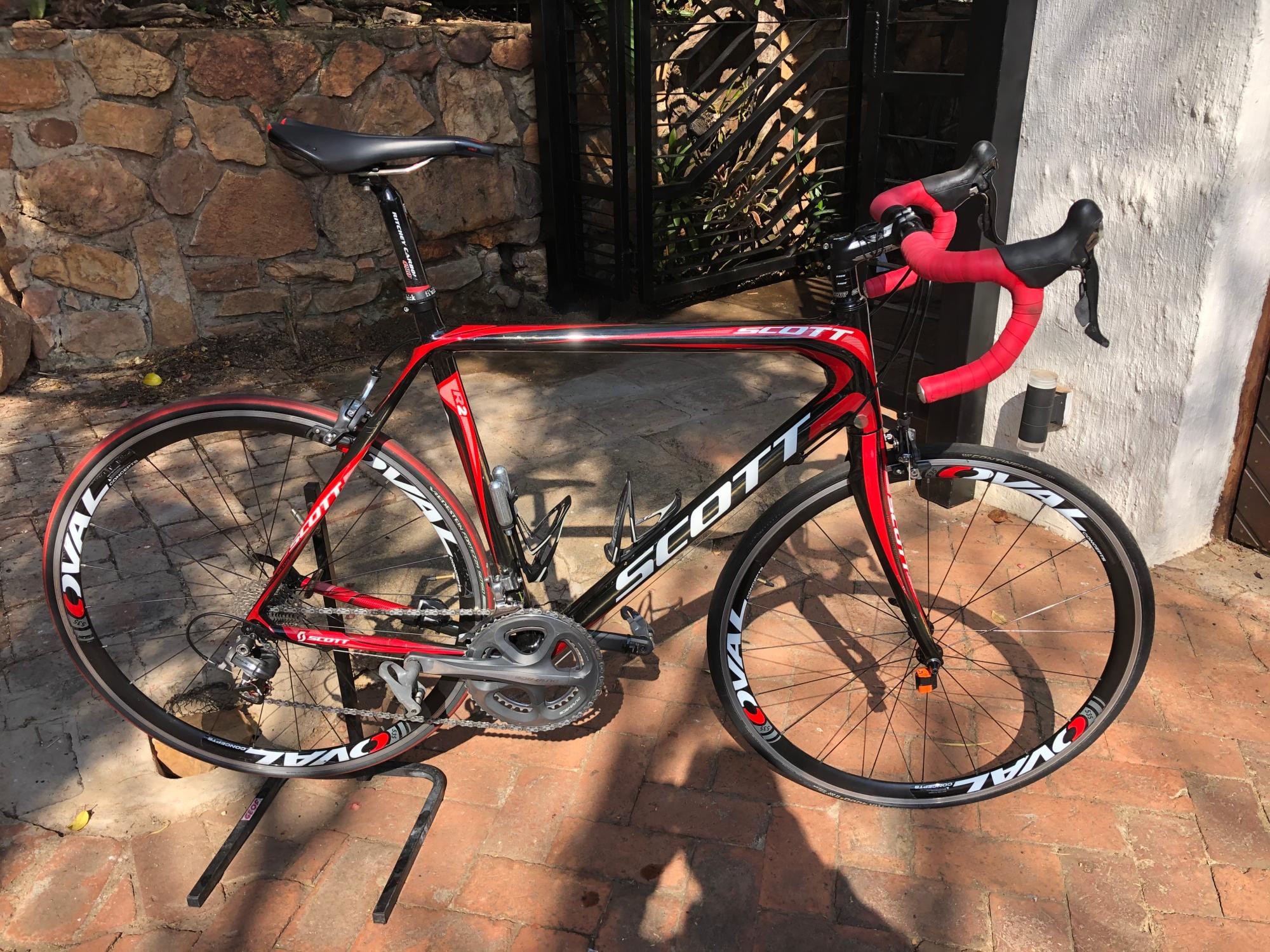 Scott R2 Addict | Road Bikes | Bike Hub