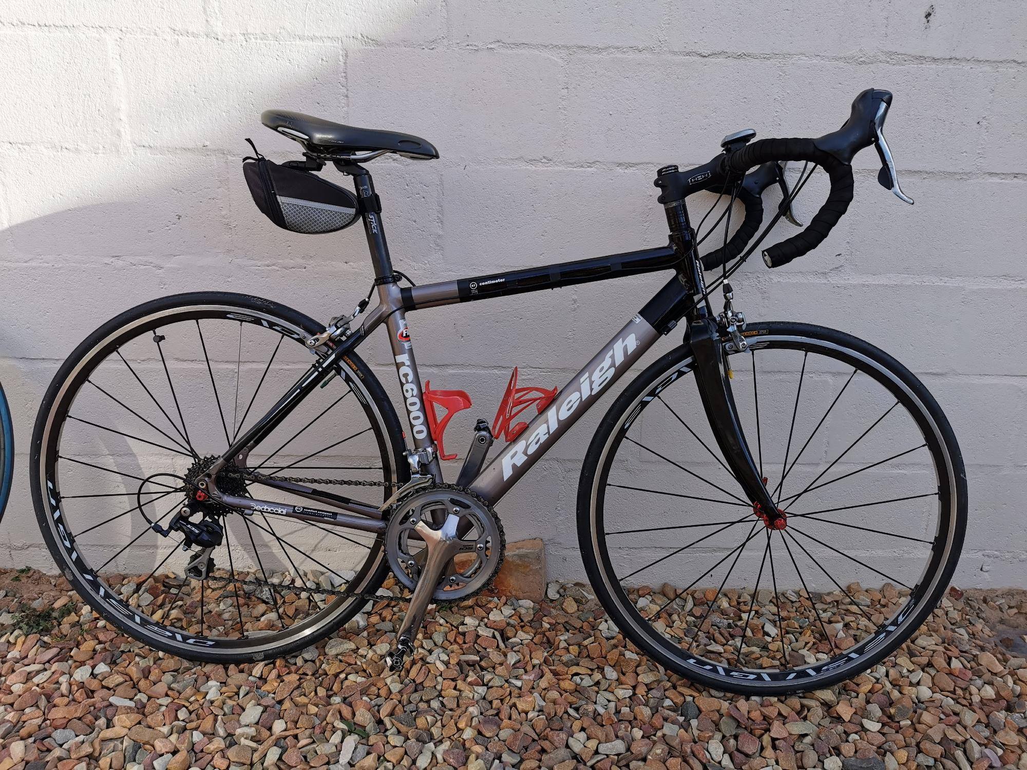 Raleigh R6000 | Road Bikes | Bike Hub