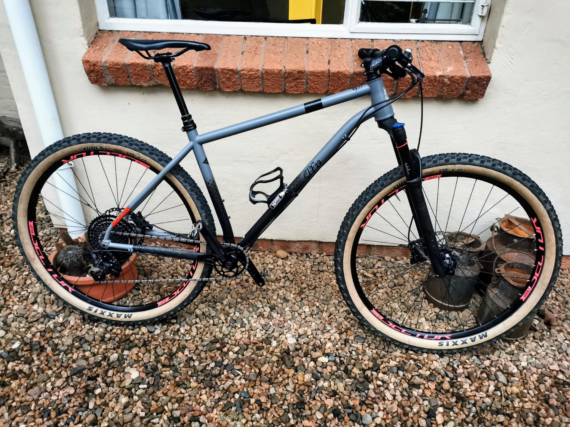 Momsen STF 29er (L) | Hardtail Mountain Bikes | Bike Hub