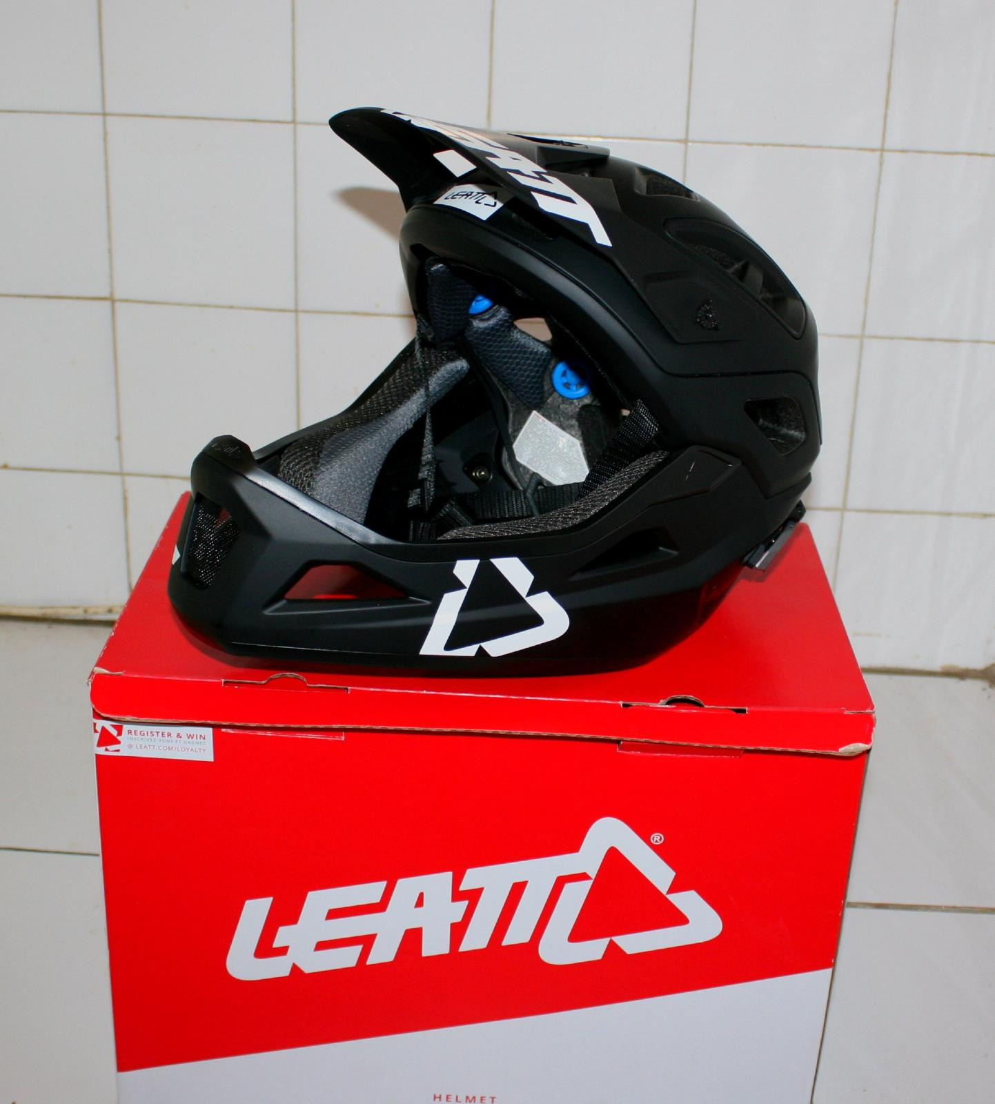 LEATT DBX 3.0 Full Face / Removable Jaw | Helmets | Bike Hub