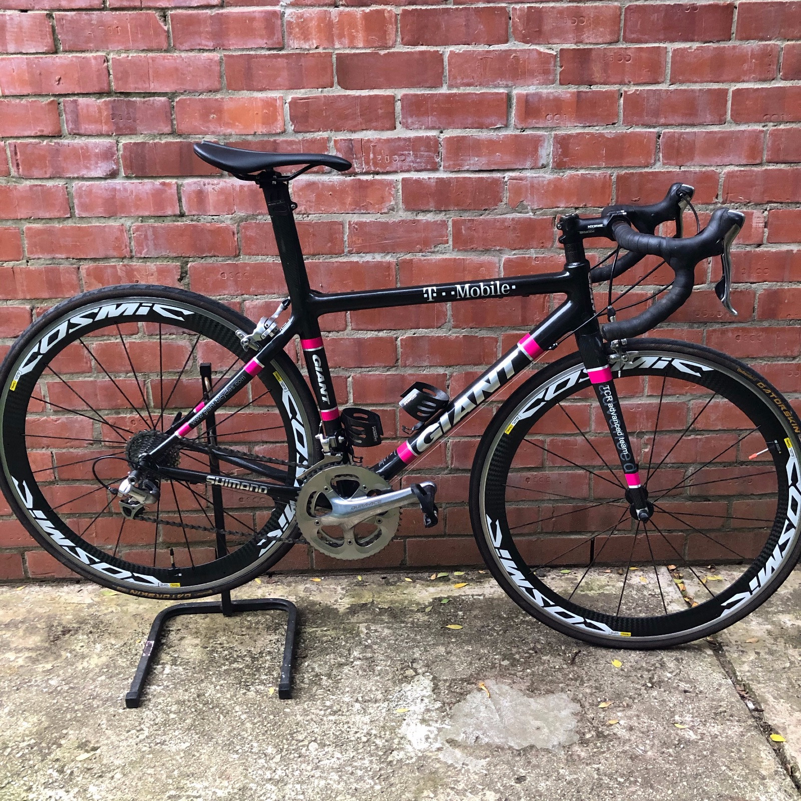 Giant T-mobile | Road Bikes | Bike Hub