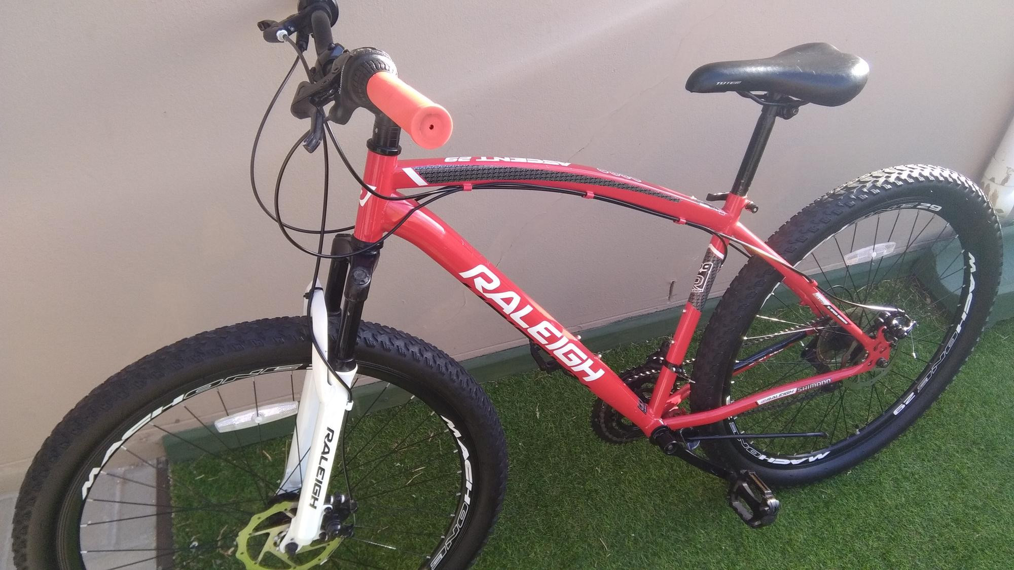 Raleigh Ascent 29er | Hardtail Mountain Bikes | Bike Hub