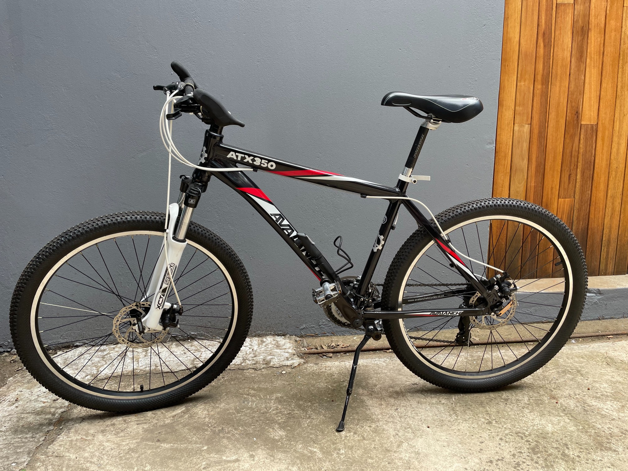 Avalanche ATX 350 18inch frame 26inch wheels | Hardtail Mountain Bikes | Bike Hub