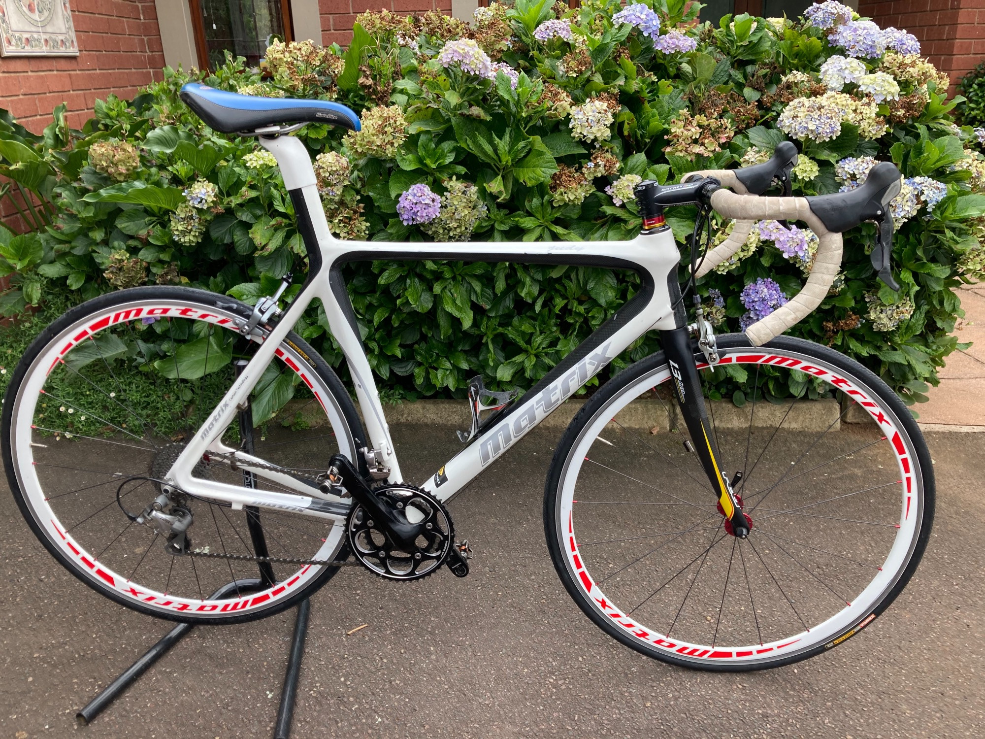 Matrix full carbon road bike | Road Bikes | Bike Hub