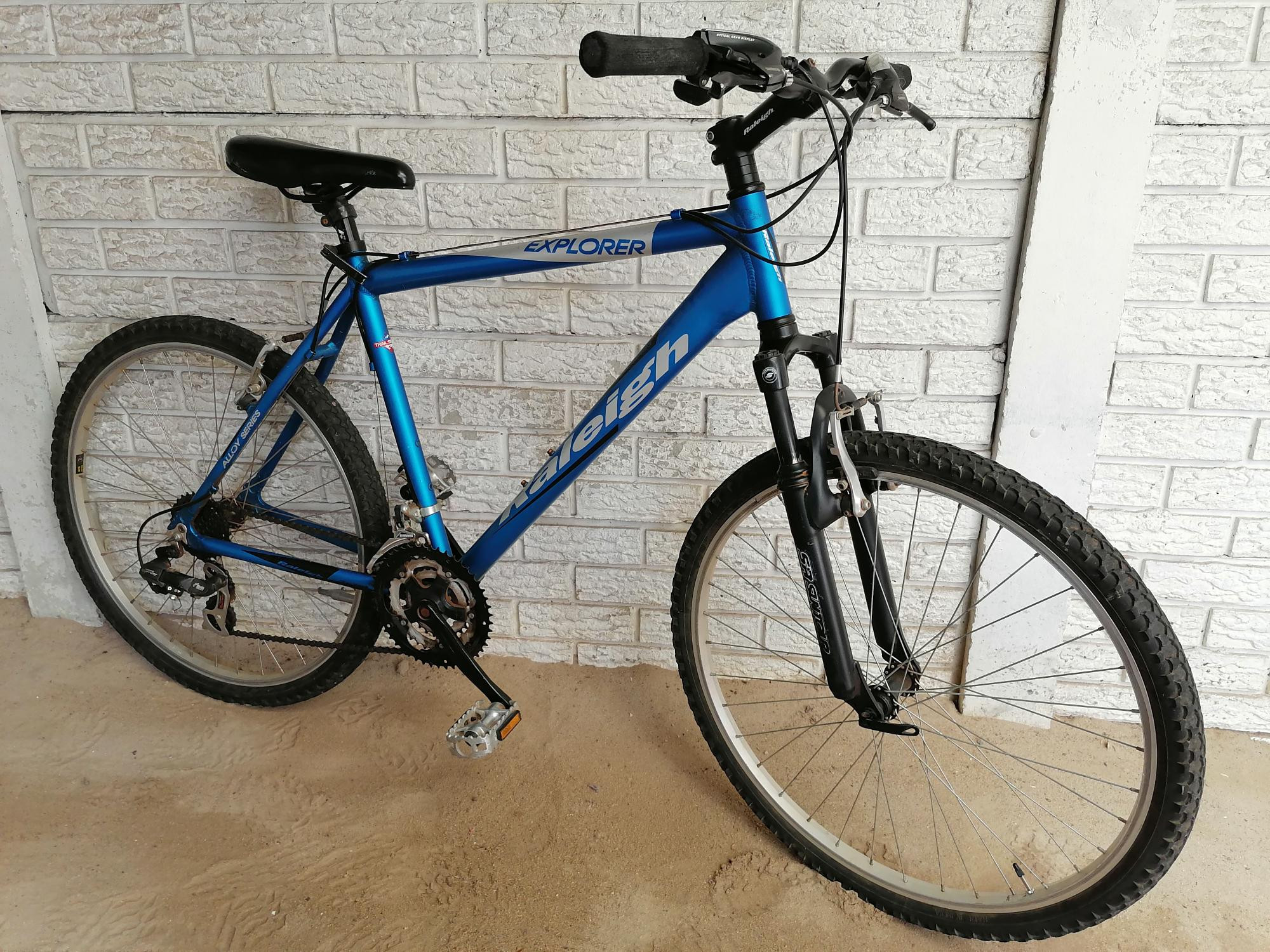 Raleigh Explorer (M) | Hardtail Mountain Bikes | Bike Hub