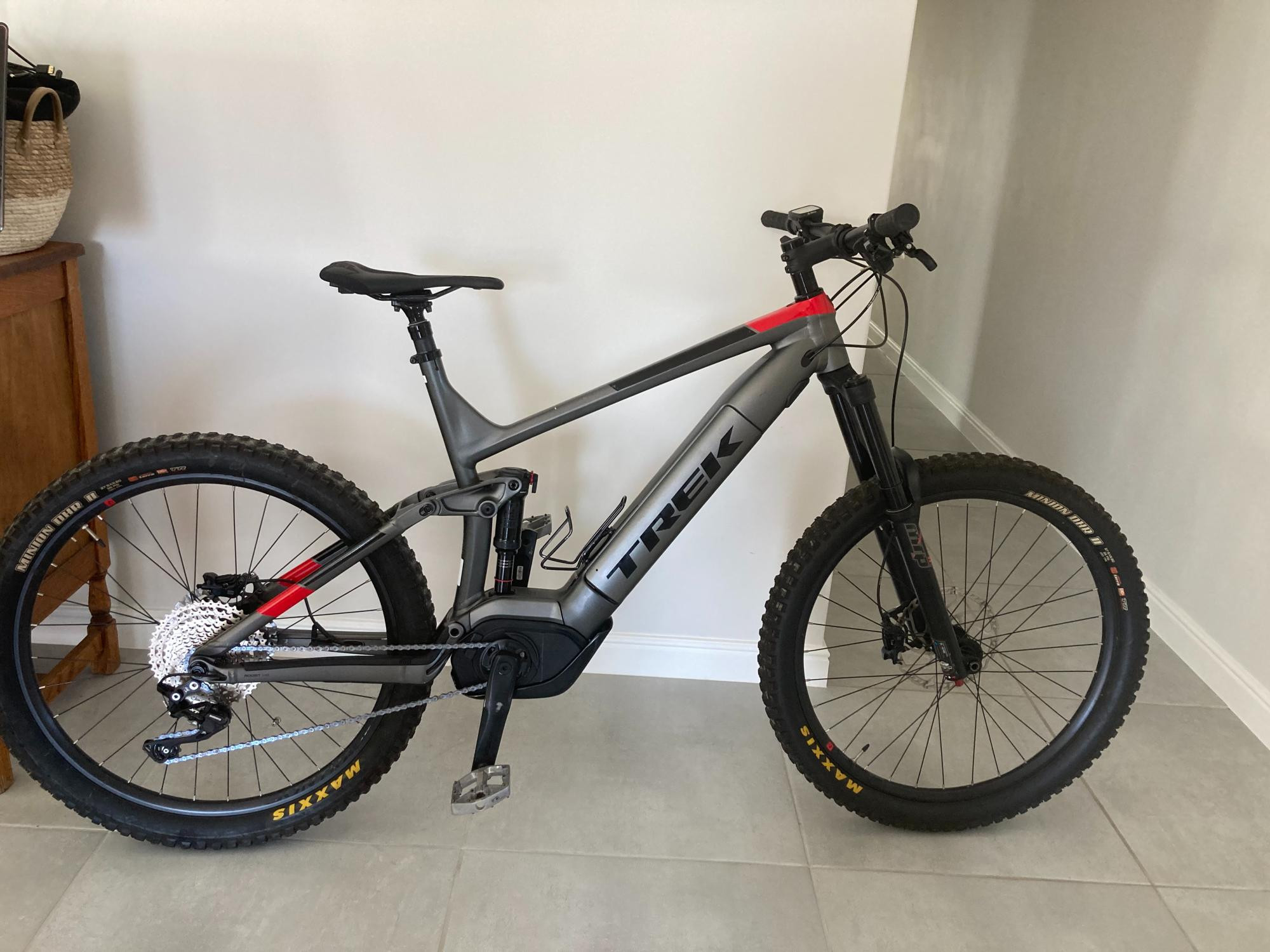 Trek Powerfly 5 & MRP 170mm Travel | Dual Suspension Mountain E-Bikes ...