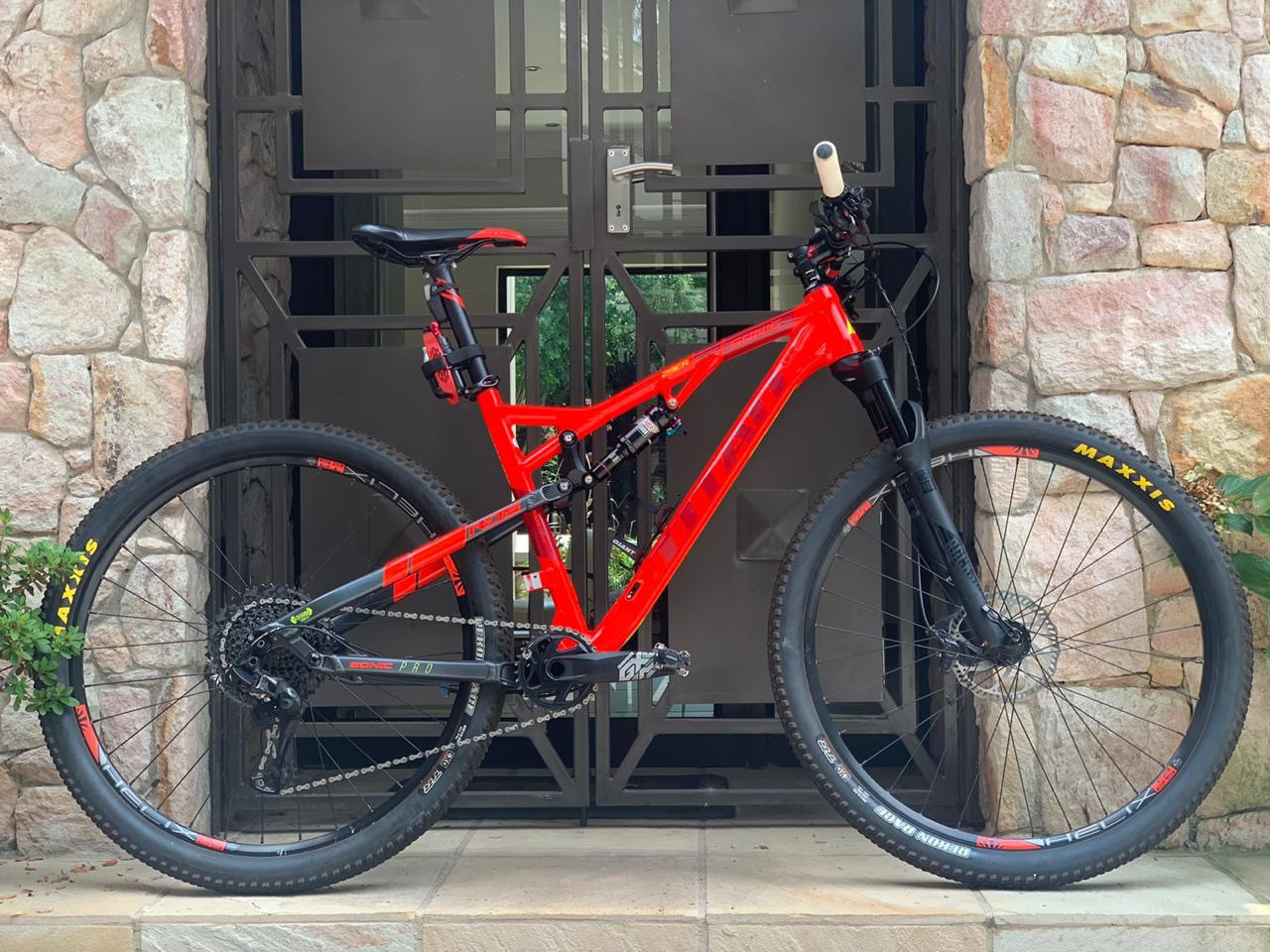 2018 Titan Sonic Pro with Sram GX Eagle 1x12 | Dual Suspension Mountain ...