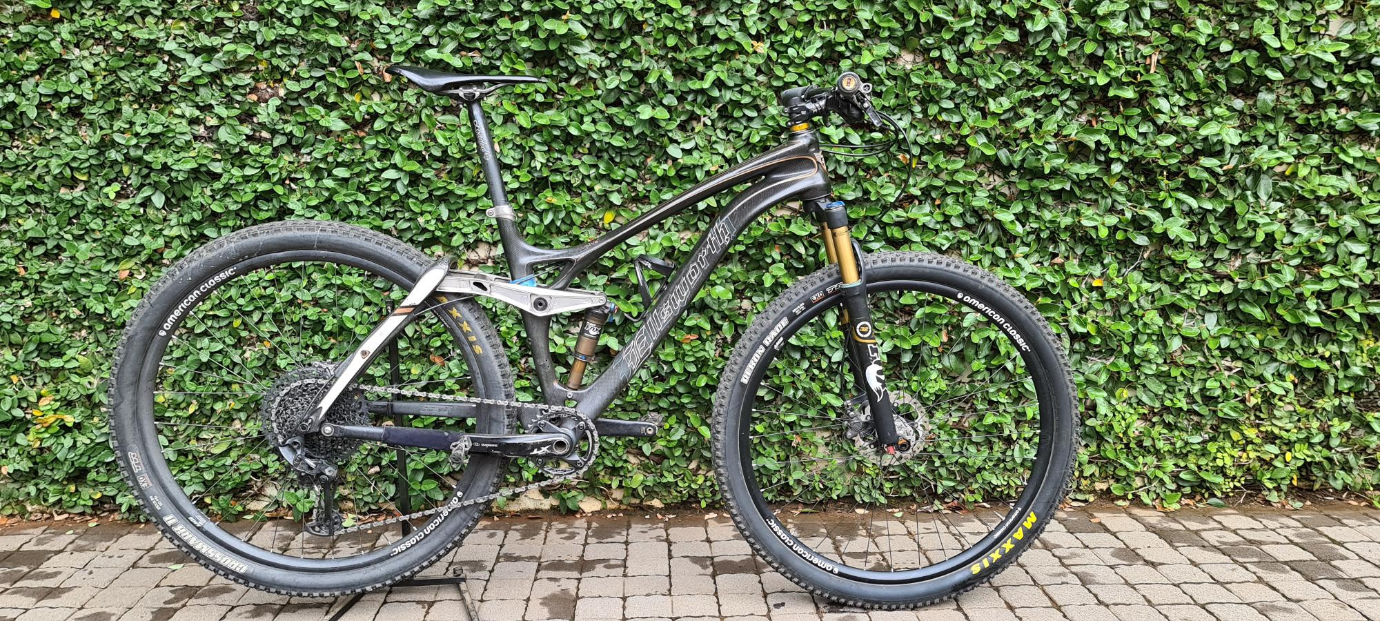 Ellsworth Evolve | Dual Suspension Mountain Bikes | Bike Hub