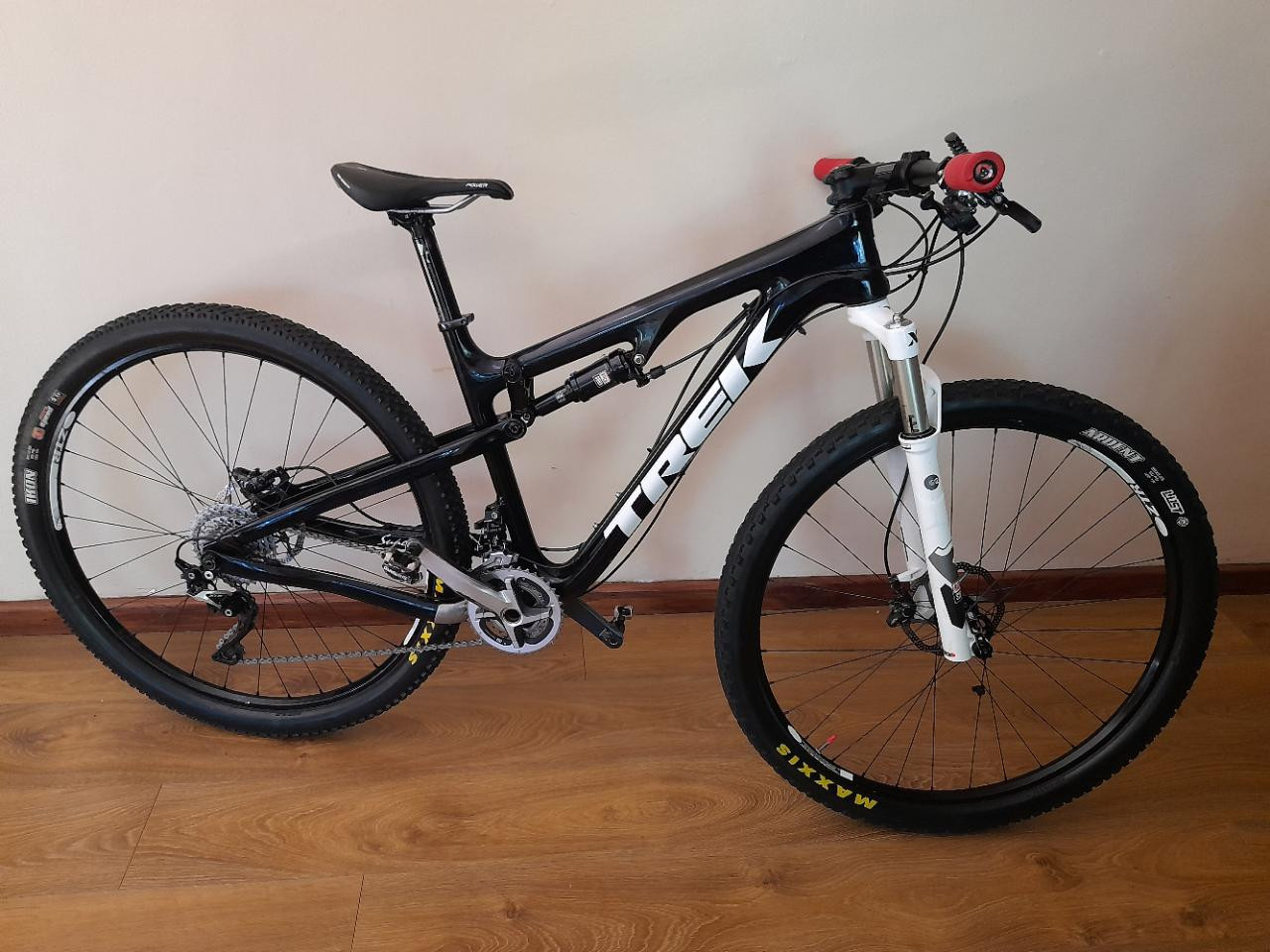 Trek Superfly 100 Carbon Pro | Dual Suspension Mountain Bikes | Bike Hub