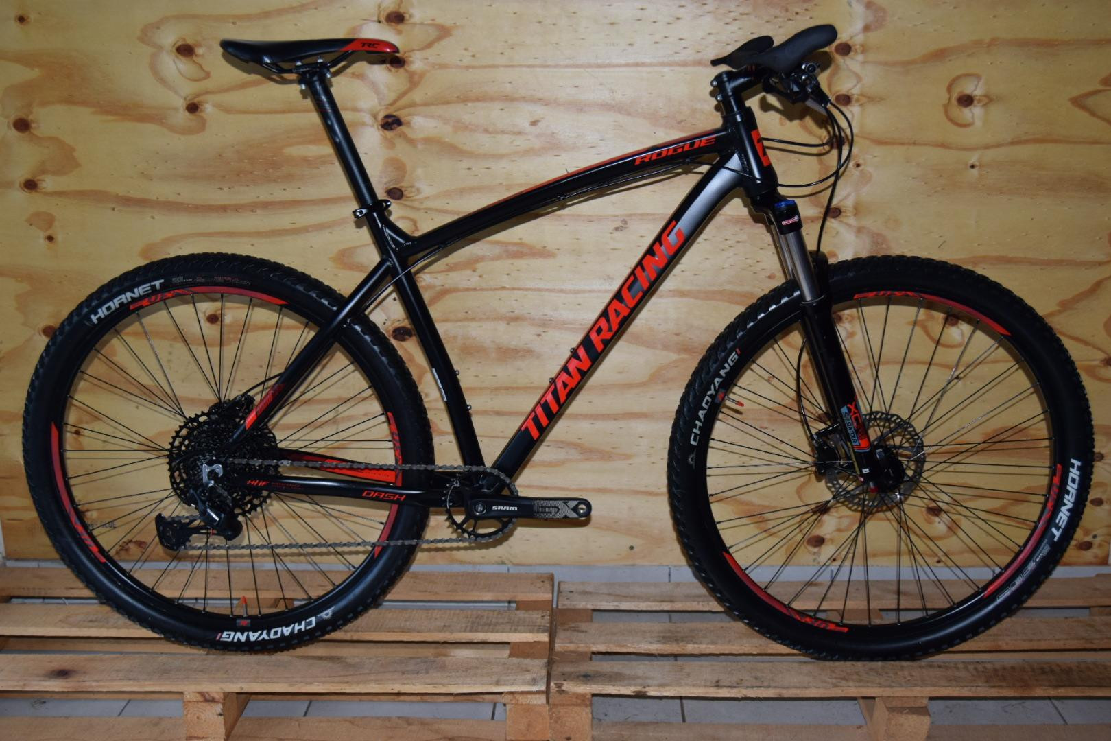 Titan Rogue Dash 29er - SRAM Eagle 1 x 12 | Hardtail Mountain Bikes | Bike Hub