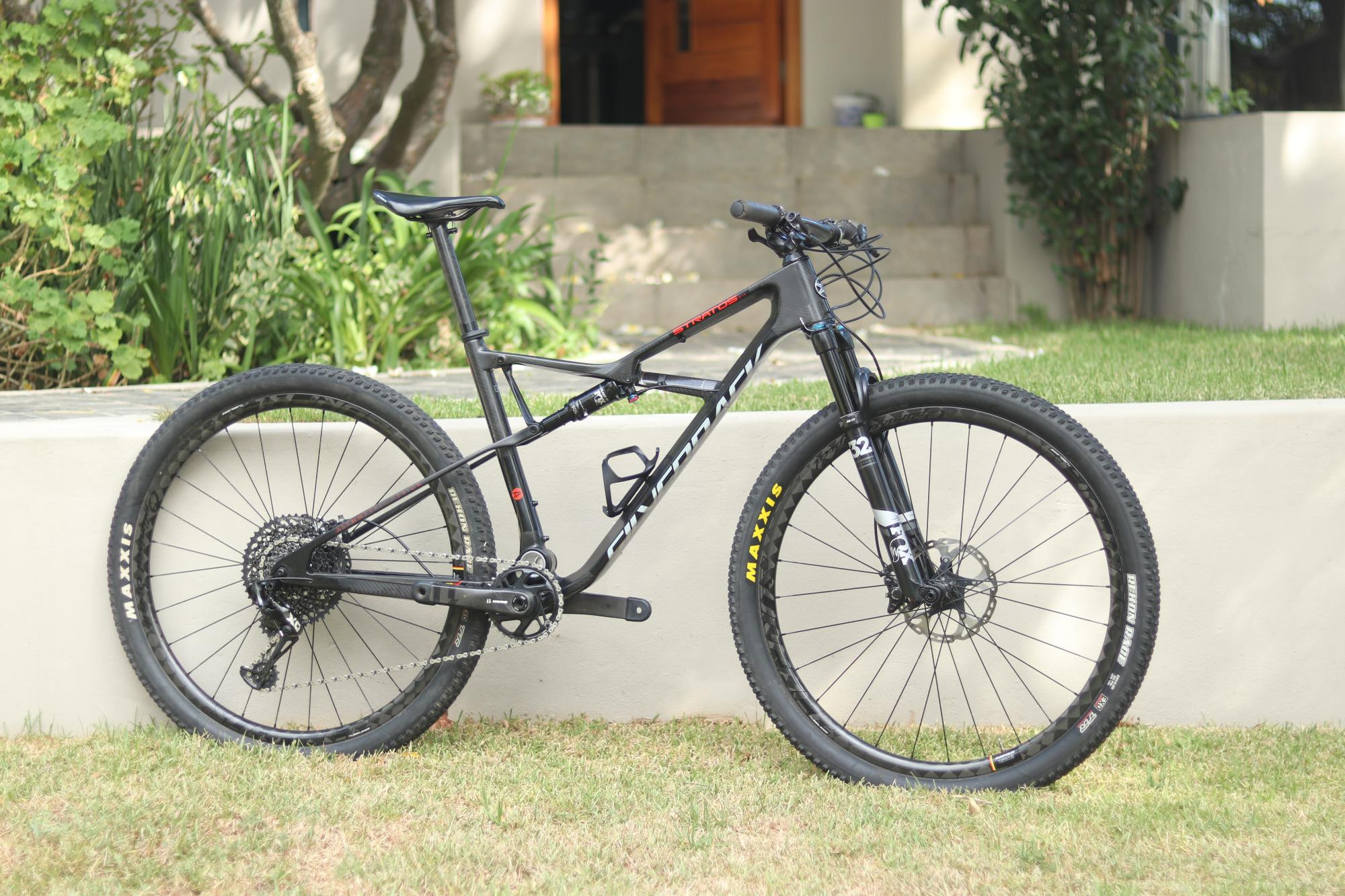 Silverback Stratos CF1 2020 | Dual Suspension Mountain Bikes | Bike Hub