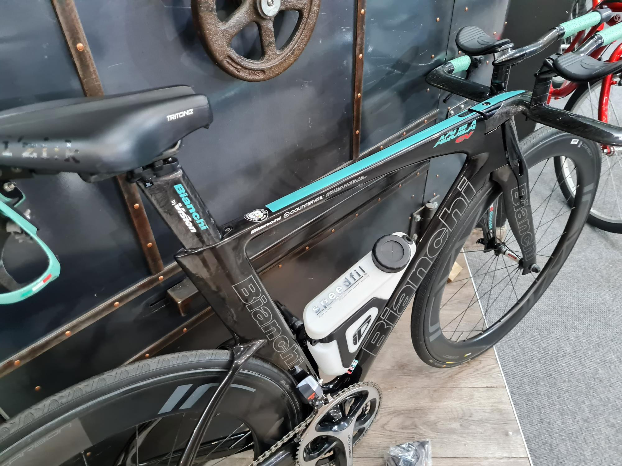 Bianchi Aquila CV TT | Triathlon & Time Trial Bikes | Bike Hub