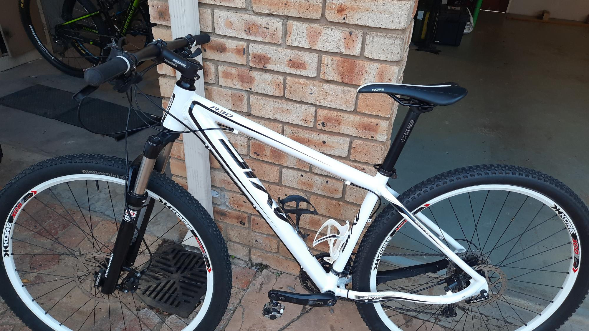 Axis A30 MTB | Hardtail Mountain Bikes | Bike Hub