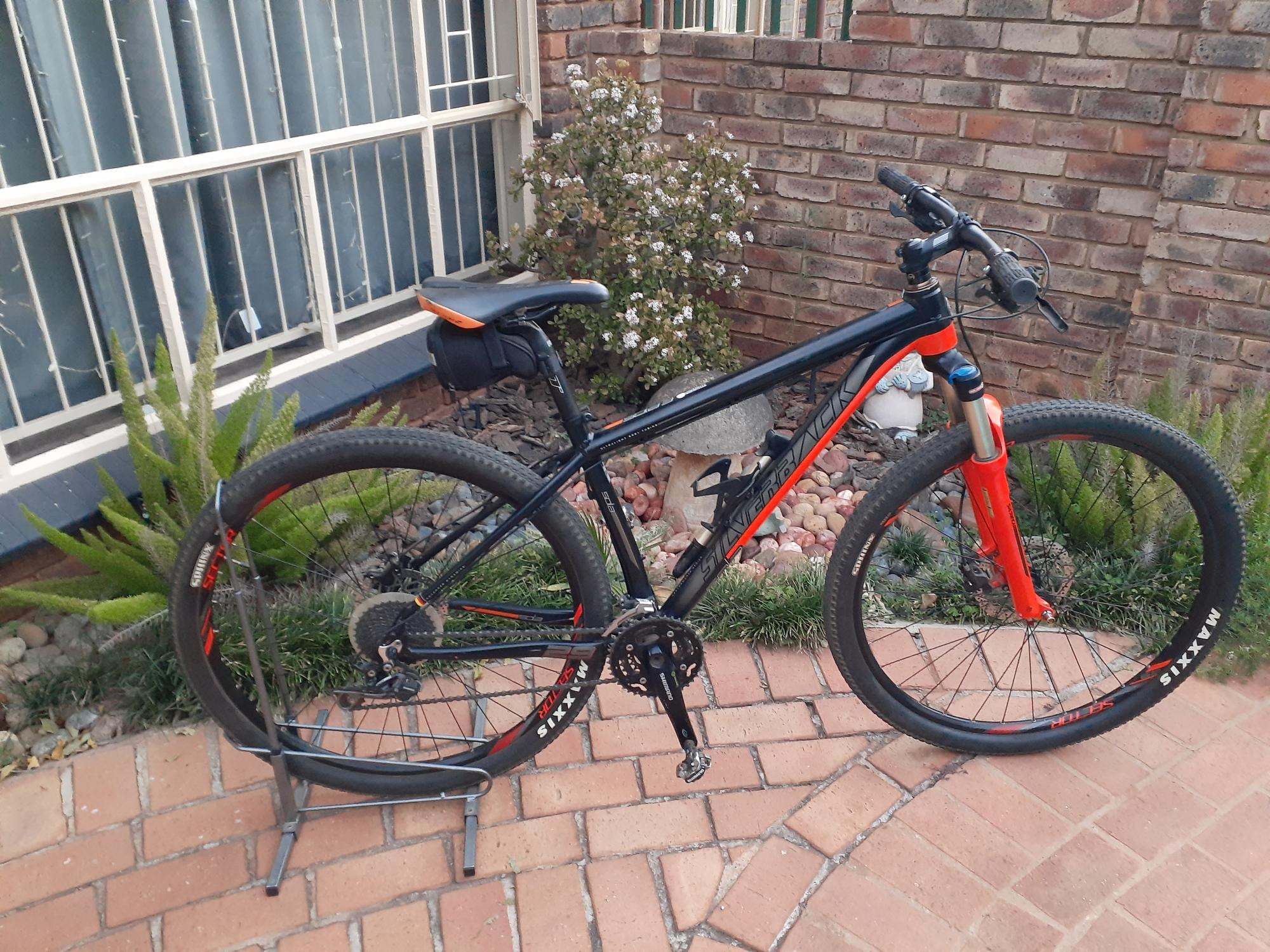 Silverback Sola 3 - *Medium Frame* | Hardtail Mountain Bikes | Bike Hub