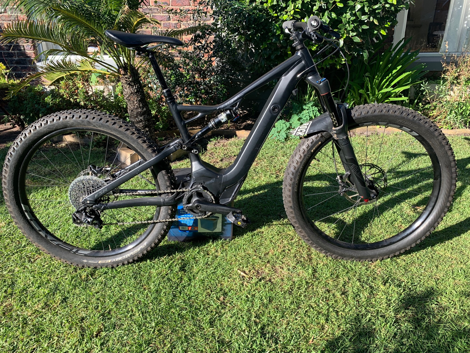 Turbo Levo FSR Short Travel | Dual Suspension Mountain E-Bikes | Bike Hub