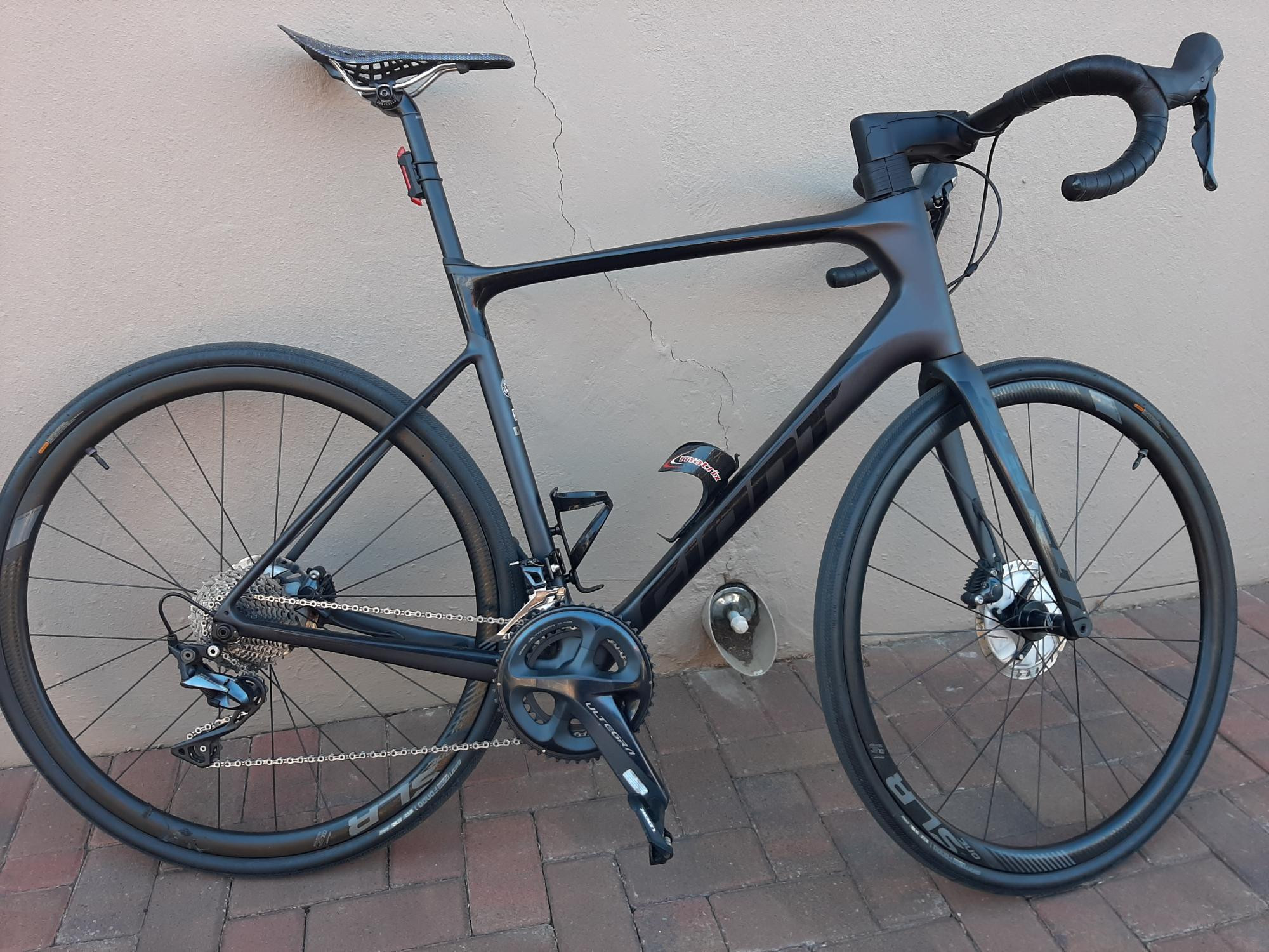 Giant Defy Advanced 1 2020 | Road Bikes | Bike Hub