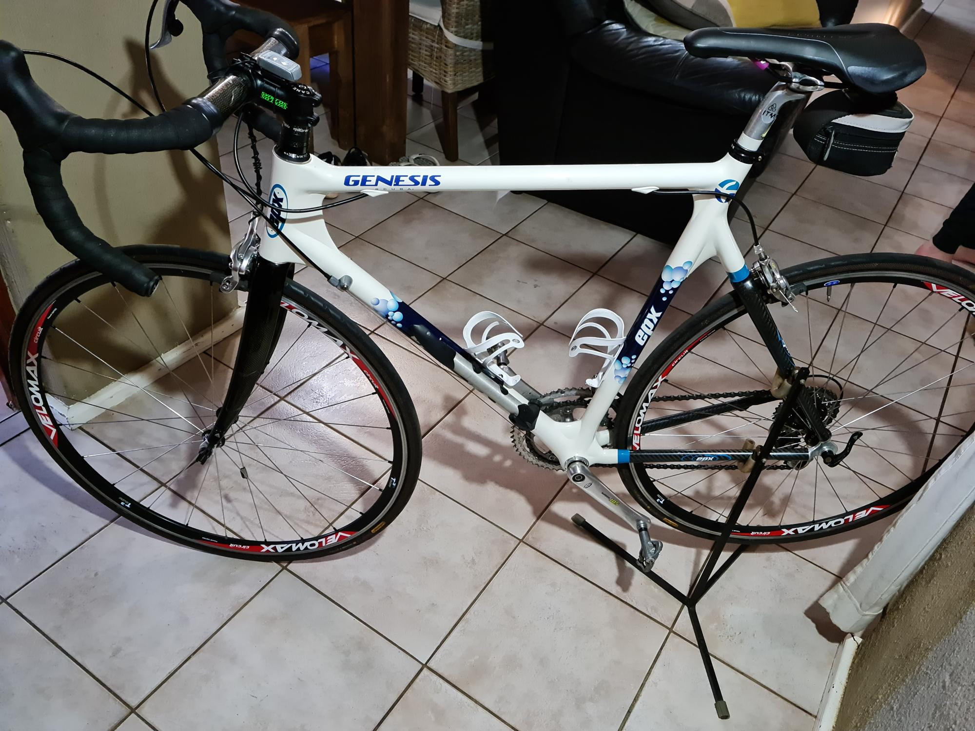 Epx Genesis Full carbon road bike | Road Bikes | Bike Hub