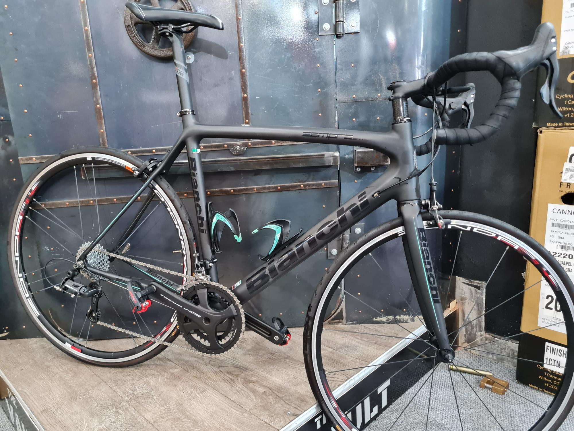 Bianchi Sempre Pro 57cm | Road Bikes | Bike Hub