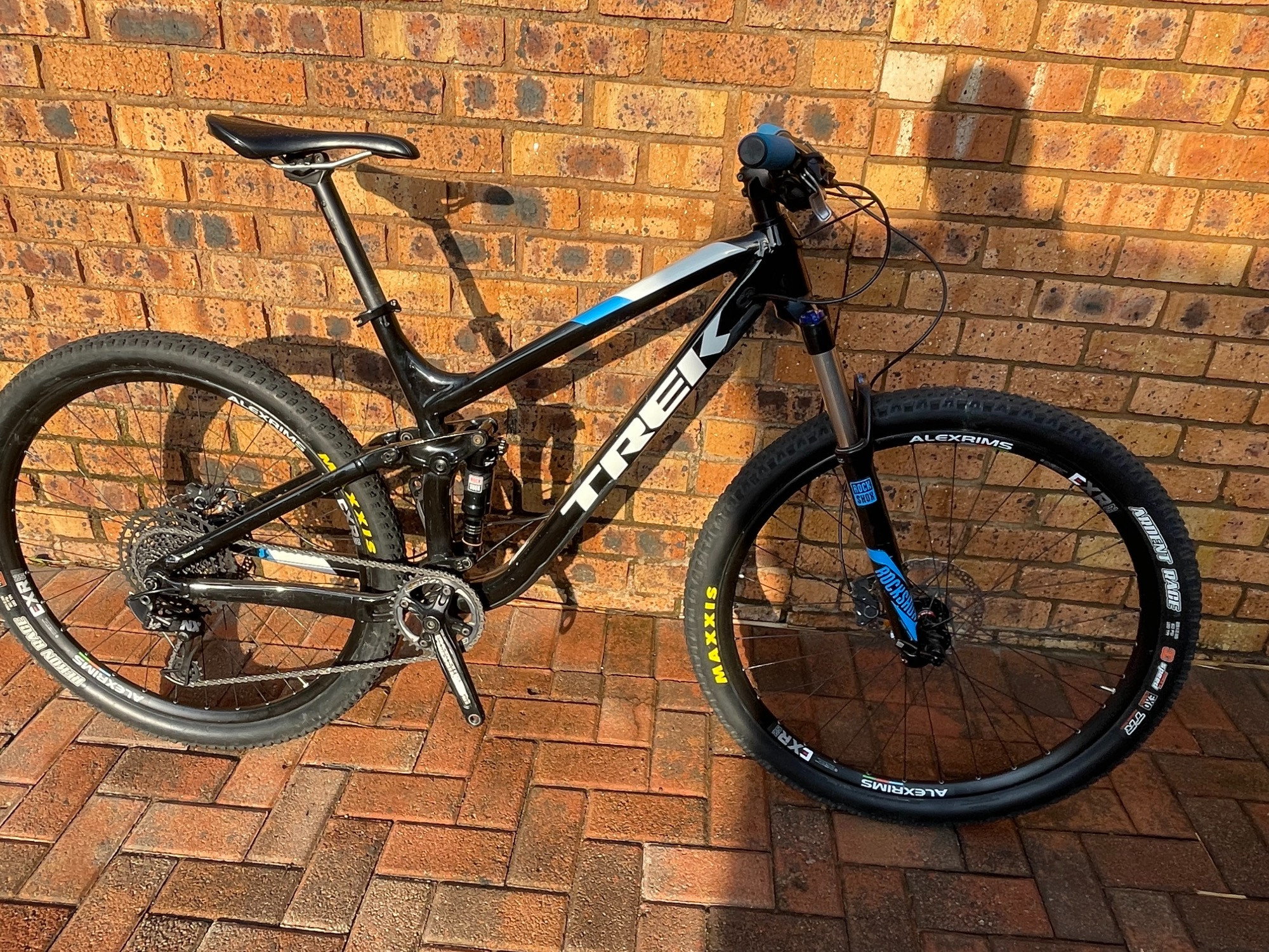 Trek Fuel EX5 | Dual Suspension Mountain Bikes | Bike Hub