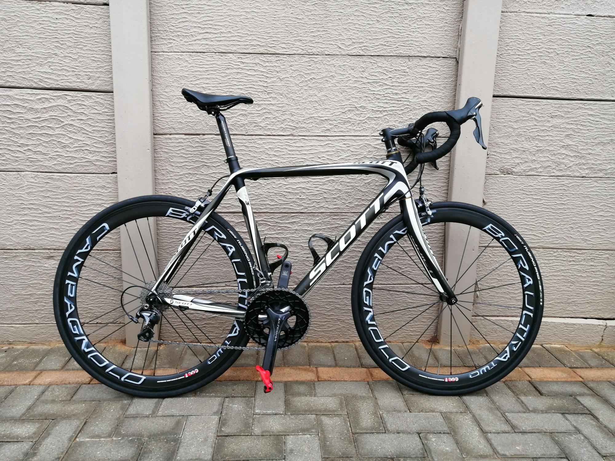 Scott R3 with Carbon Wheels | Road Bikes | Bike Hub