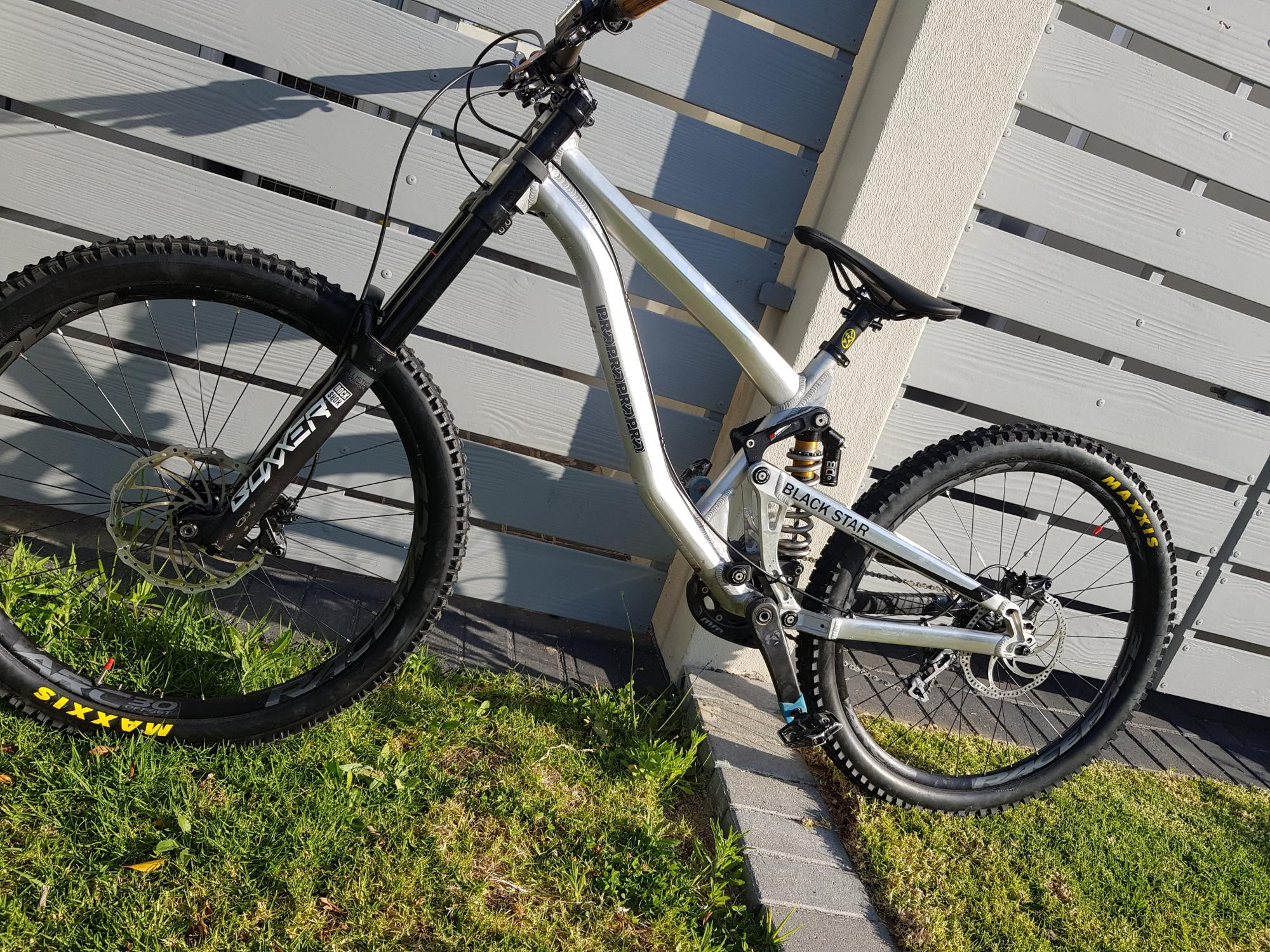 2016 Soild strike | Downhill Bikes | Bike Hub