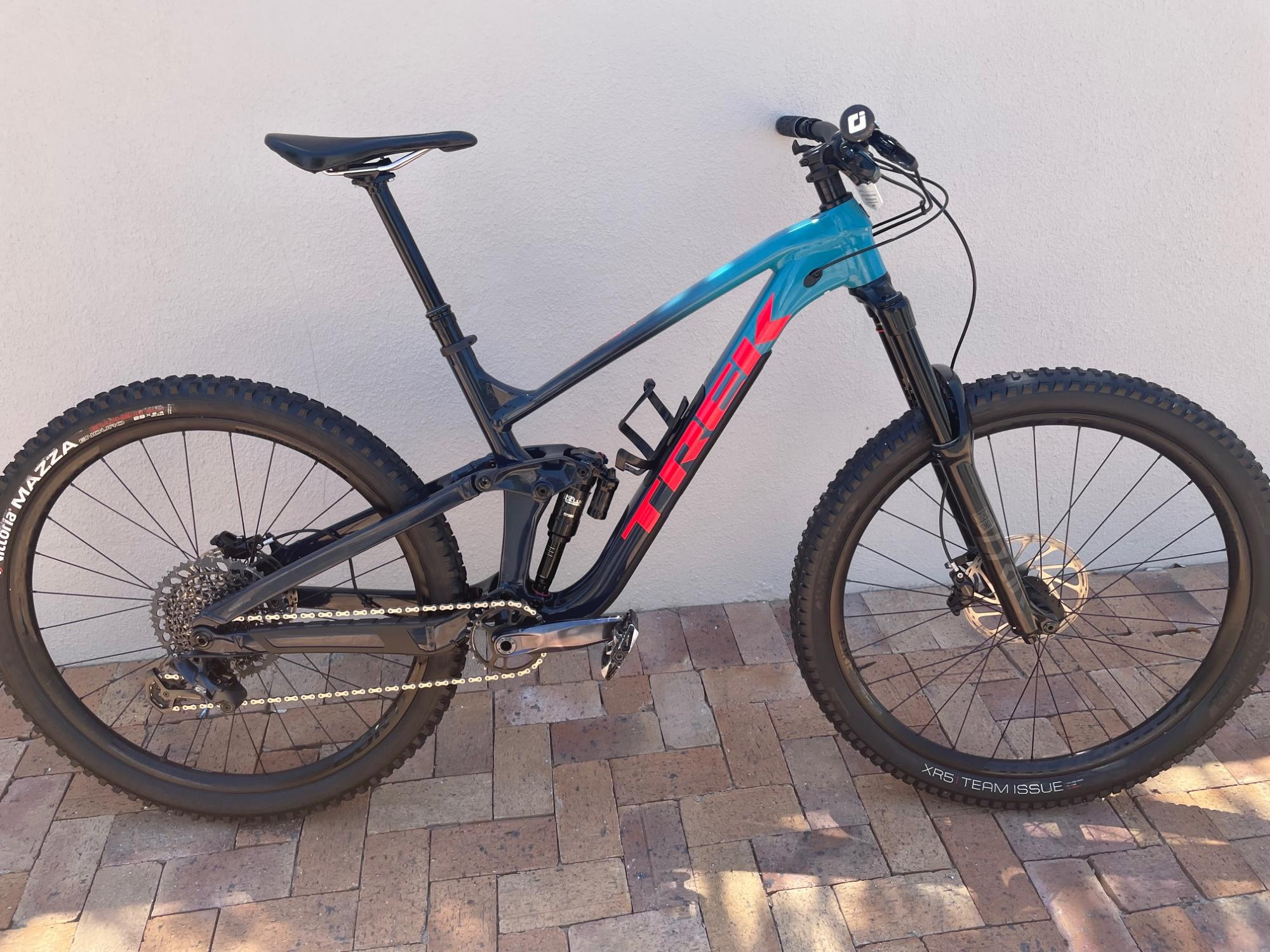 2021 Trek Slash 8 | Dual Suspension Mountain Bikes | Bike Hub