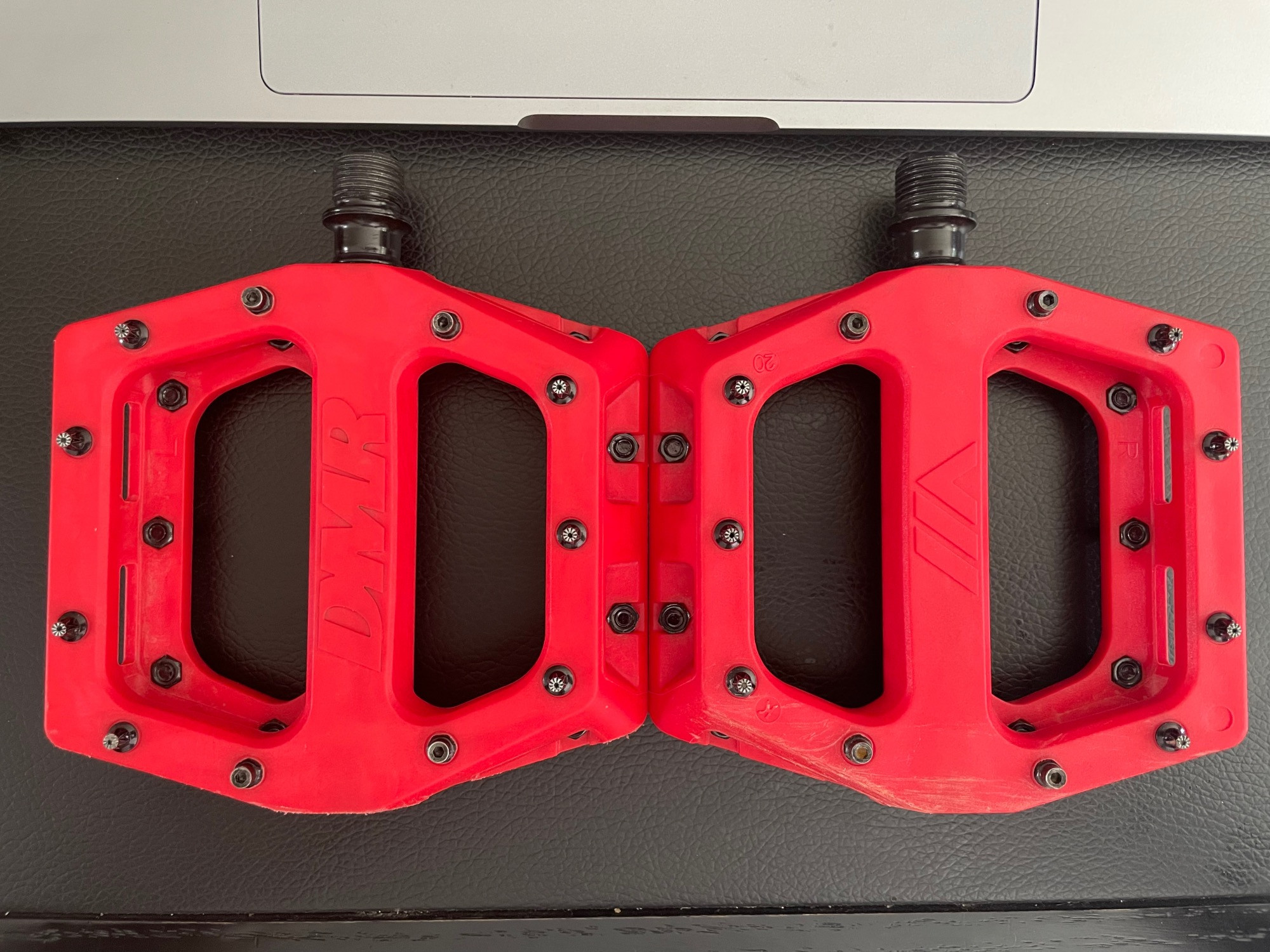 DMR V11 Nylon - Red | Pedals | Bike Hub