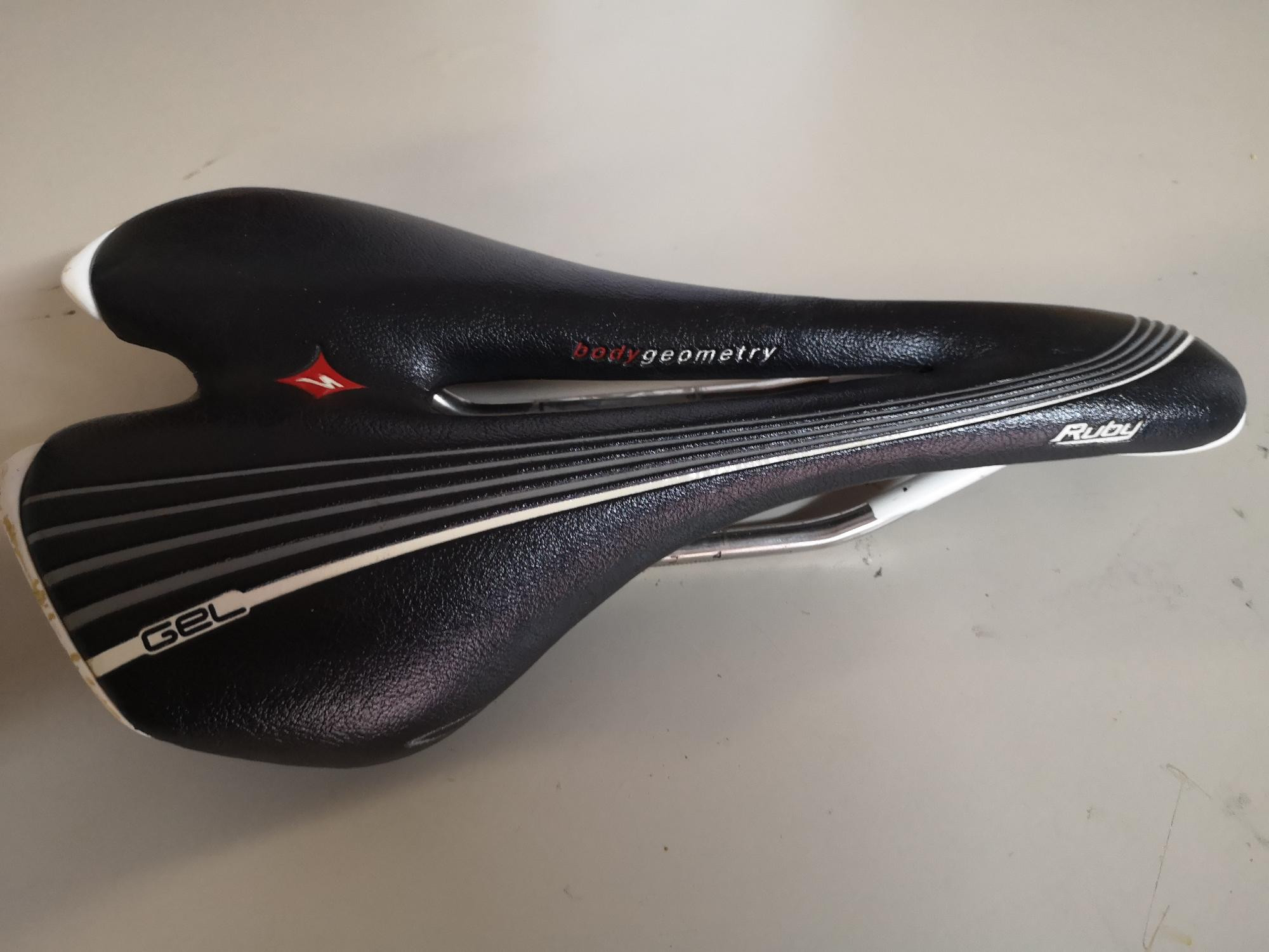 Specialized Ruby saddle | Saddles | Bike Hub