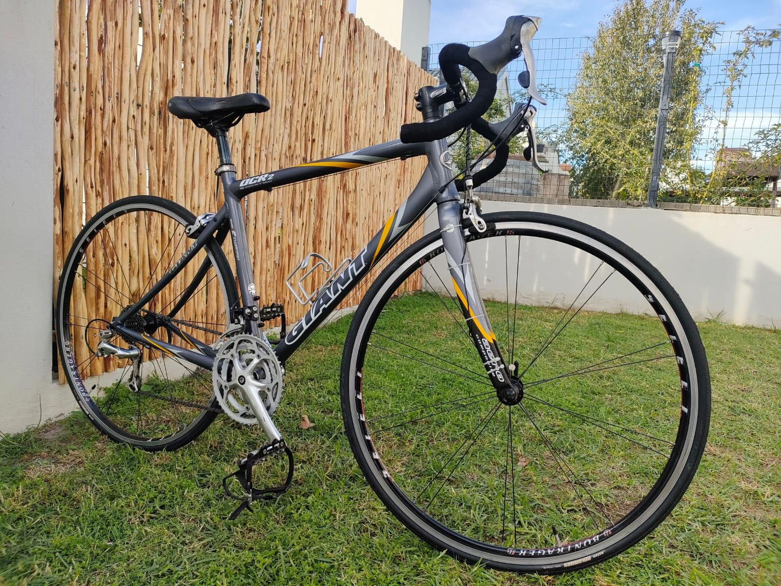 Giant OCR2 | Road Bikes | Bike Hub