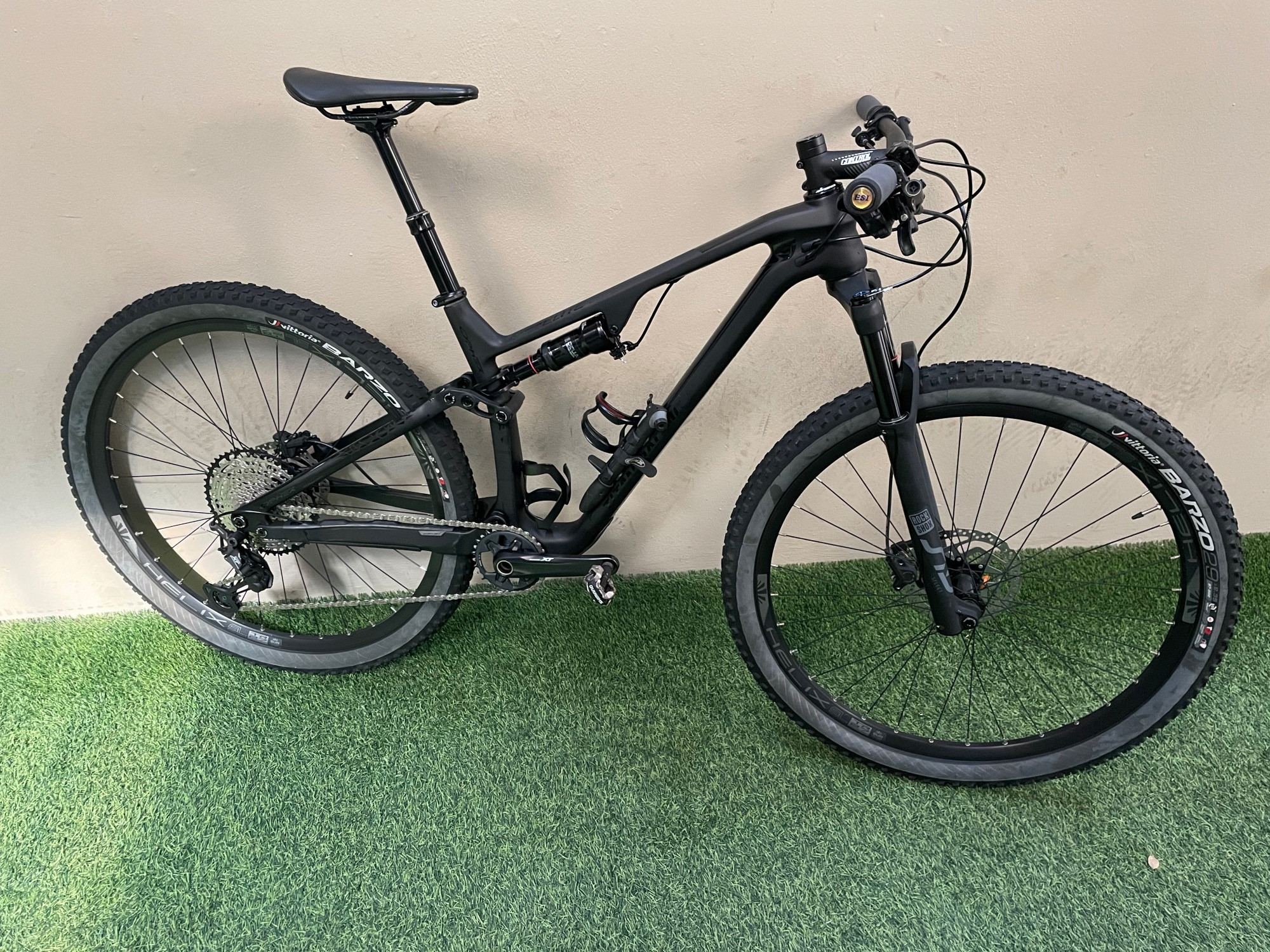 Titan Racing Cypher Carbon Elite - M | Dual Suspension Mountain Bikes ...