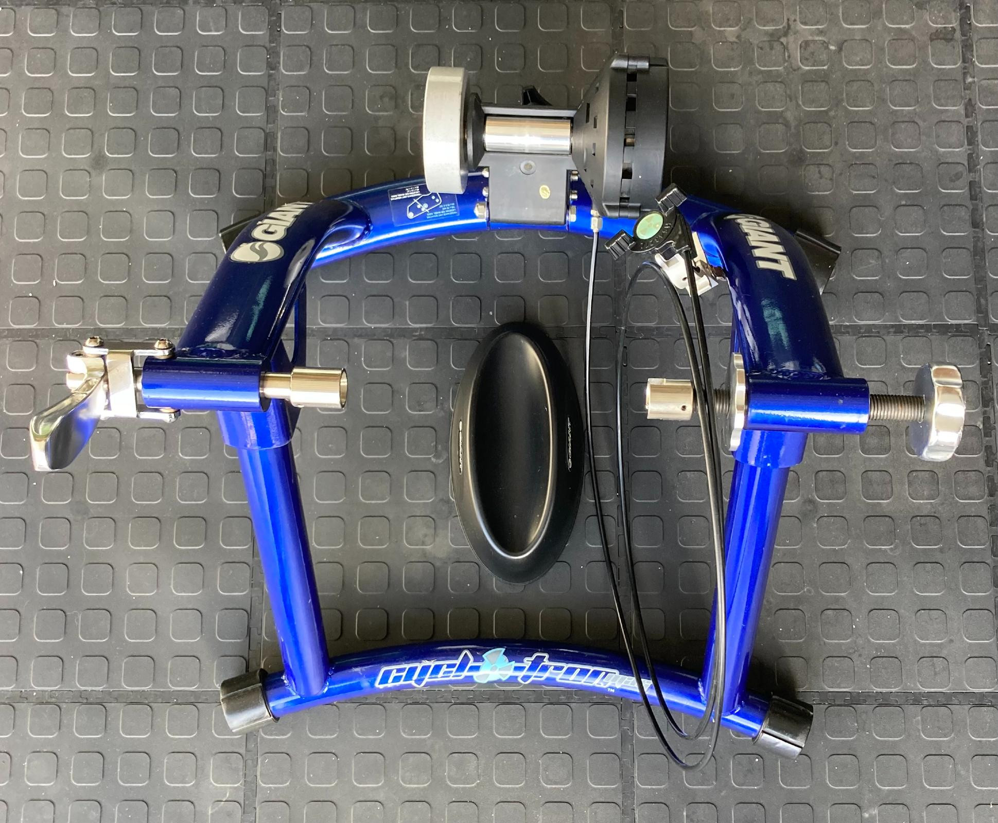 Giant Cyclotron Indoor Trainer | Indoor Trainers & Accessories | Bike Hub
