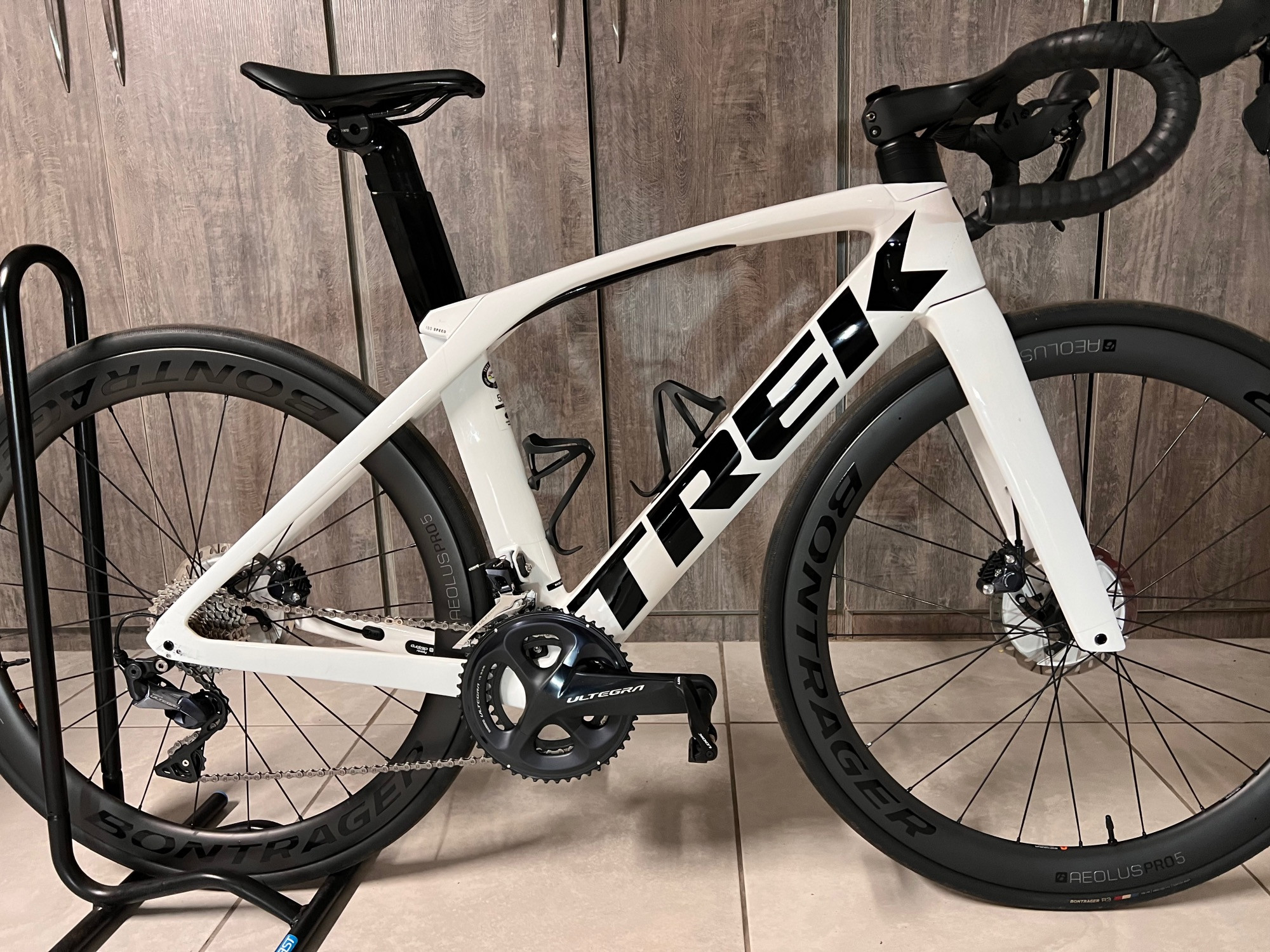 TREK MADONE SL6 | Road Bikes | Bike Hub