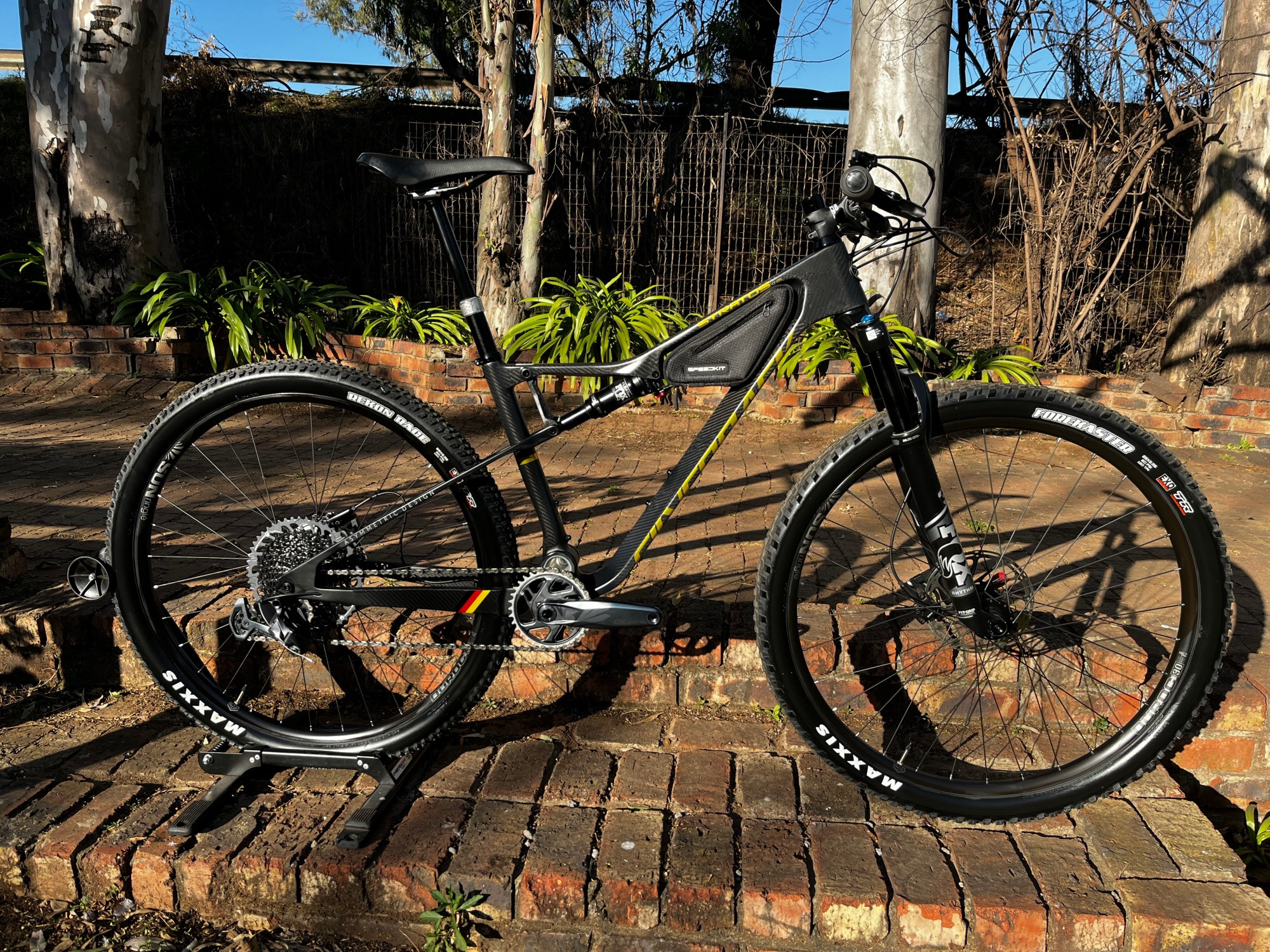 Silverback Stratos CF PRO | Dual Suspension Mountain Bikes | Bike Hub