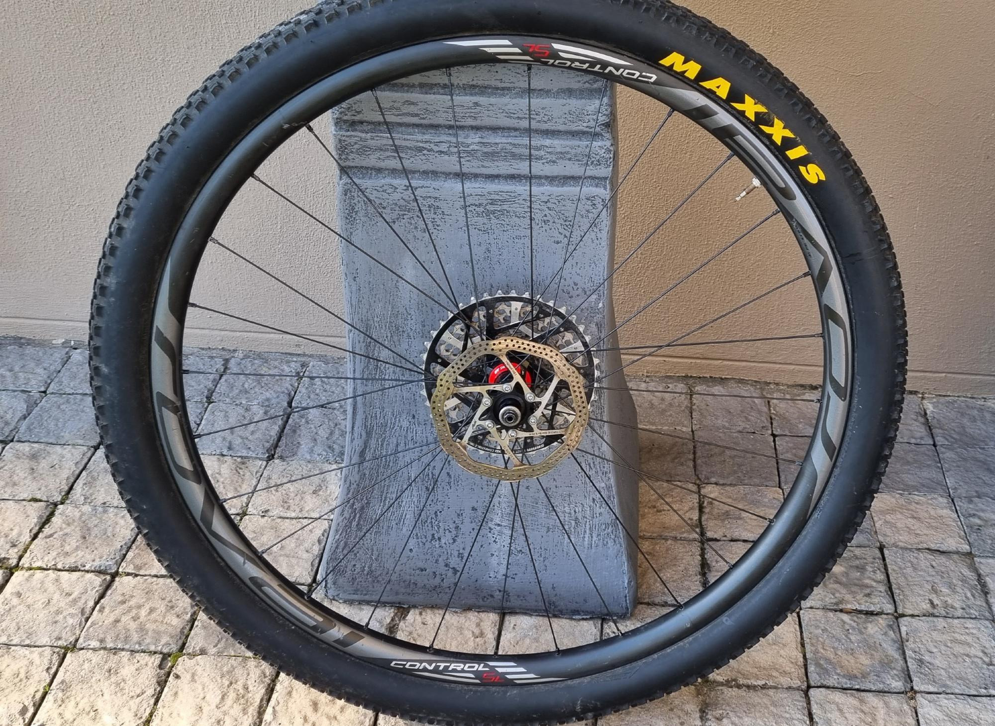 Roval Control SL Carbon 29 - Rear wheel | Mountain Bike Rims | Bike Hub