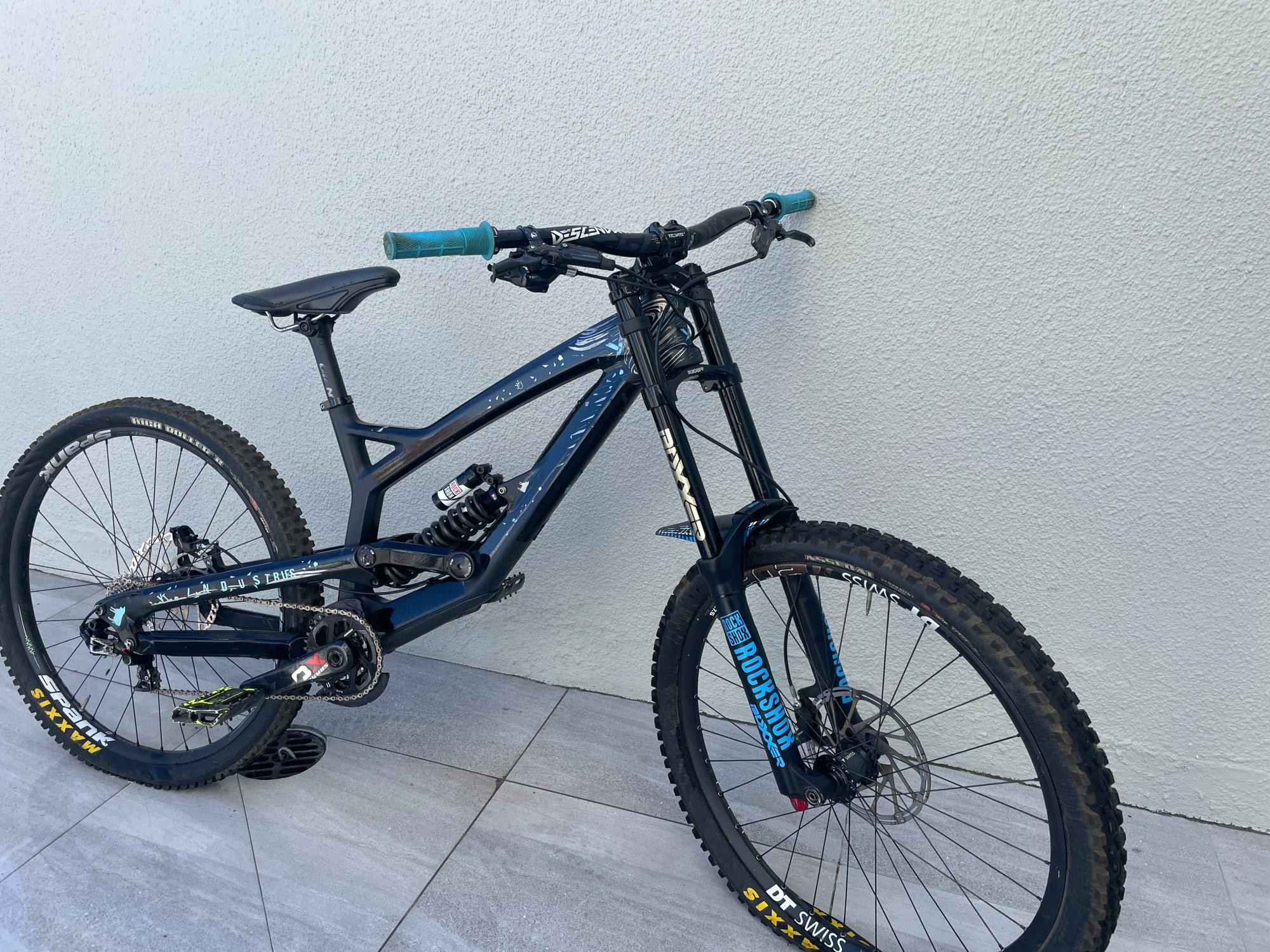 YT Tues 2017 Carbon | Downhill Bikes | Bike Hub