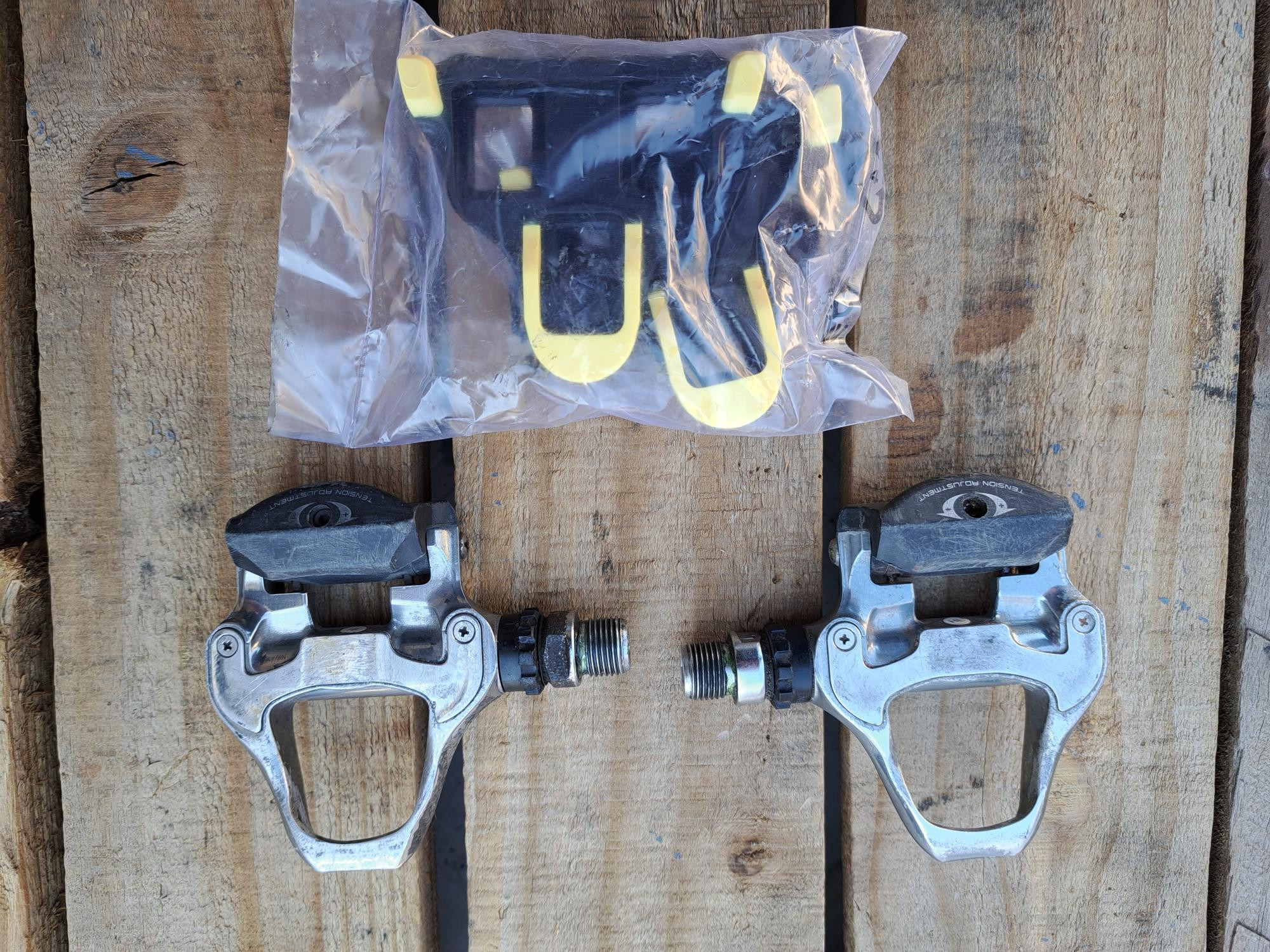 Shimano 105 PD5700 w/t cleats | Pedals | Bike Hub