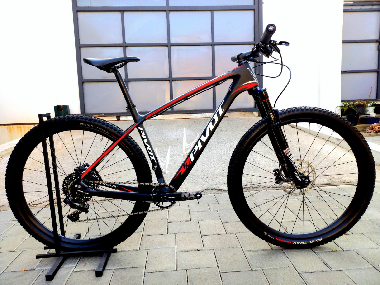 Pivot LES full Carbon 29er | Hardtail Mountain Bikes | Bike Hub