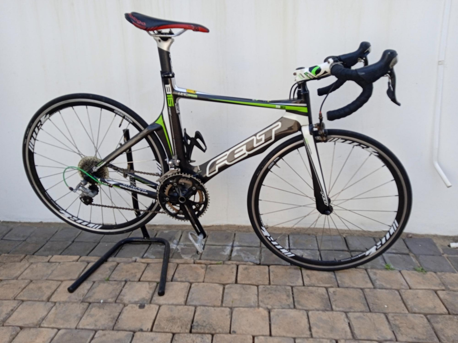 Felt B12 | Road Bikes | Bike Hub