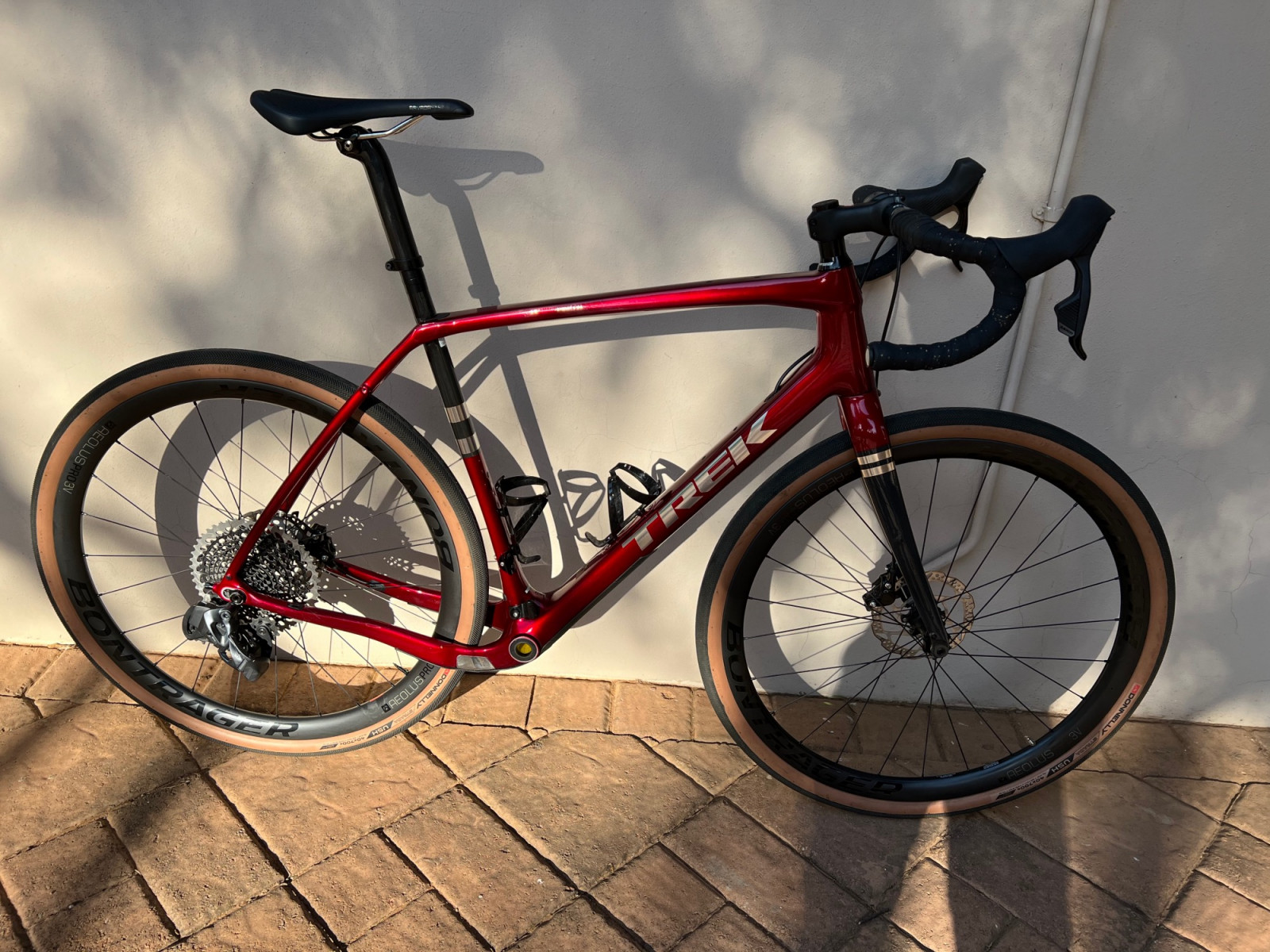 Trek Checkpoint SL7 with SRAM Rival AXS | Bike Hub