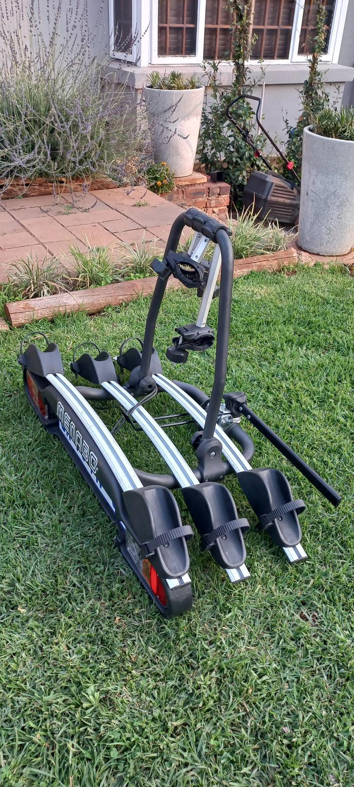 Menabo Winny 3 Plus Bike Tow Bar Mounted Carrier | Bike Racks | Bike Hub